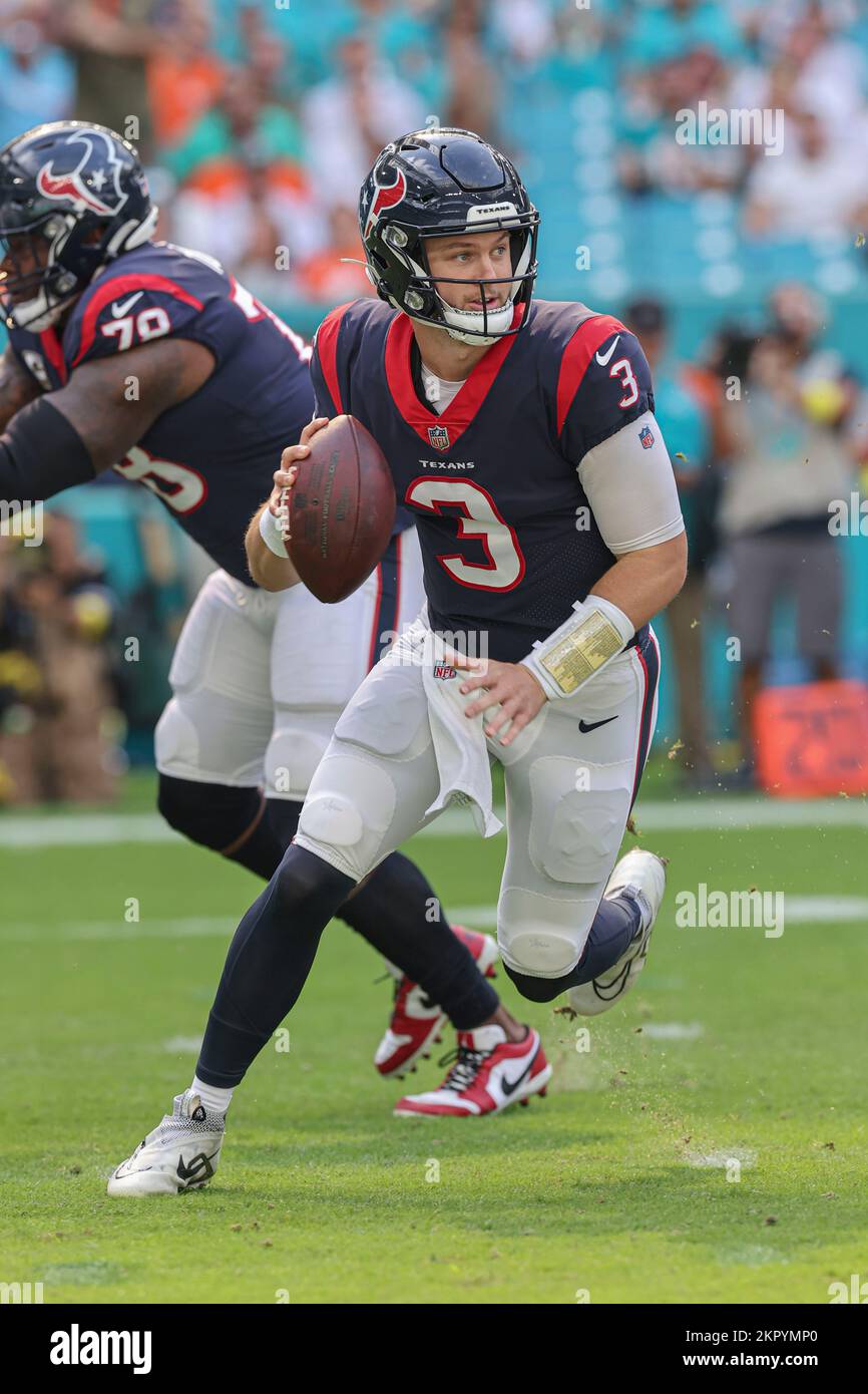 Miami. FL USA; Houston Texans quarterback Kyle Allen (3) scrambles out ...