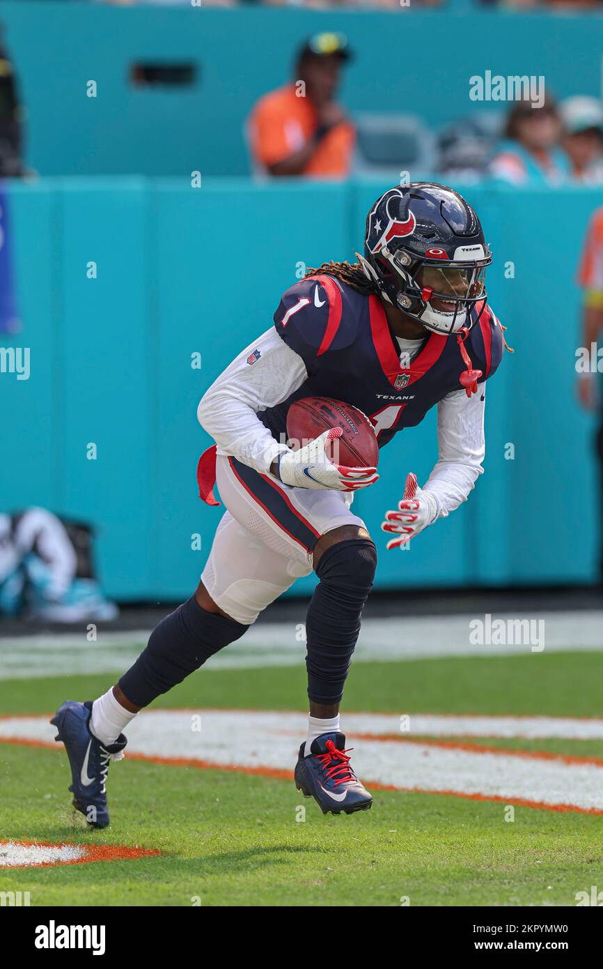Miami. FL USA; Houston Texans cornerback Tremon Smith (1) catches the ...
