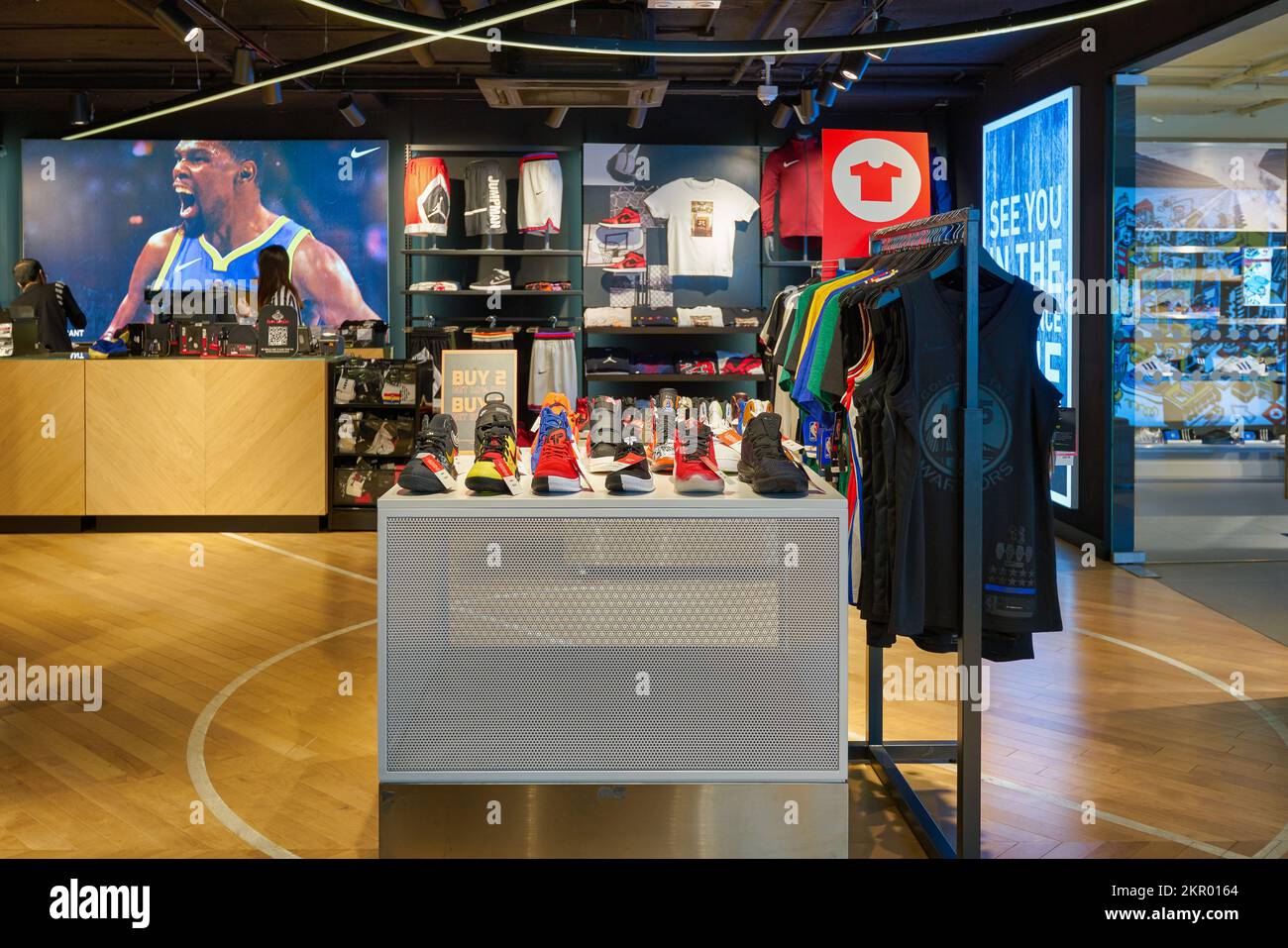 Foot locker store interior hi-res stock photography and images - Alamy