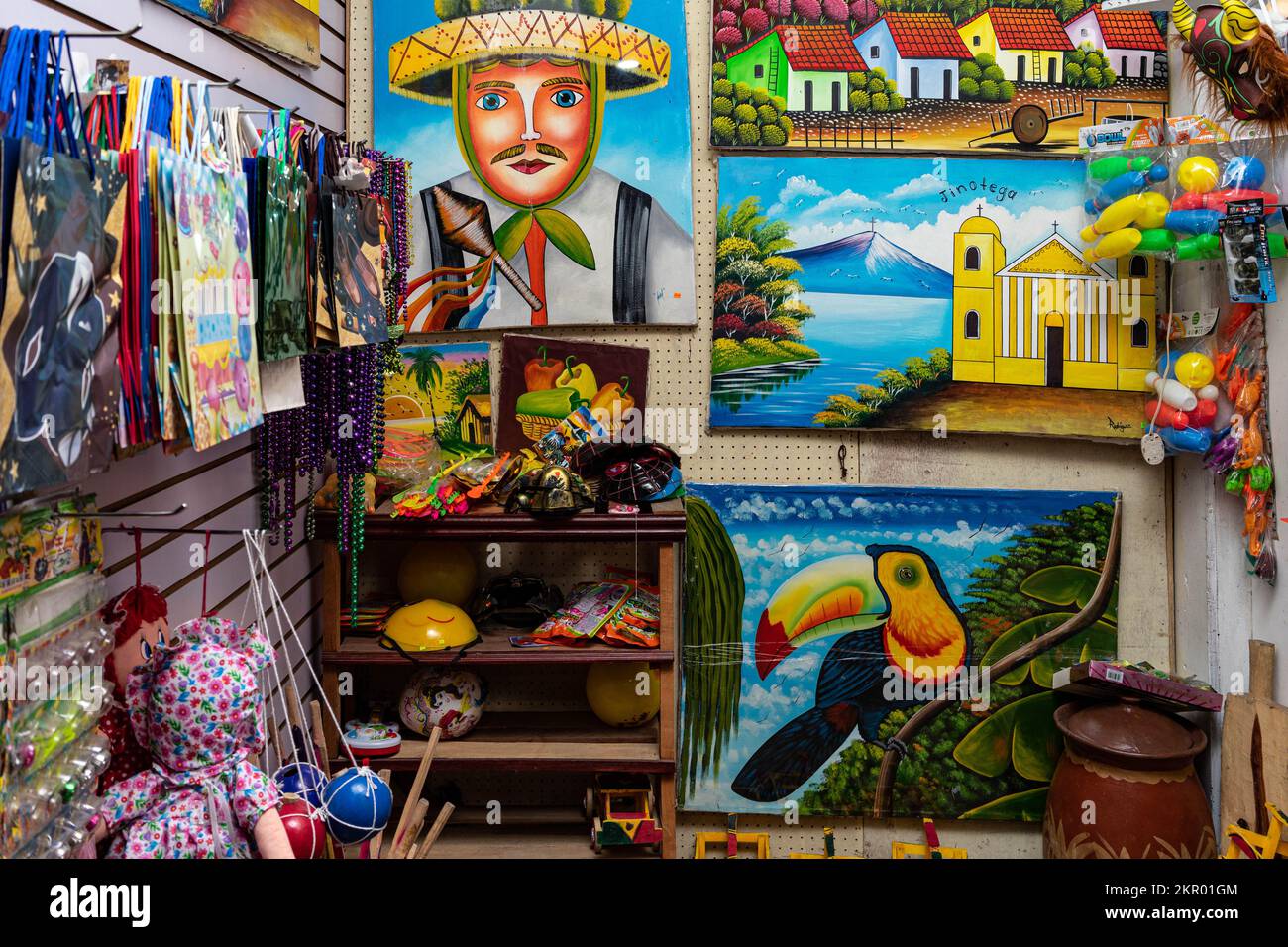 Nicaraguan craft and art items hi-res stock photography and images - Alamy