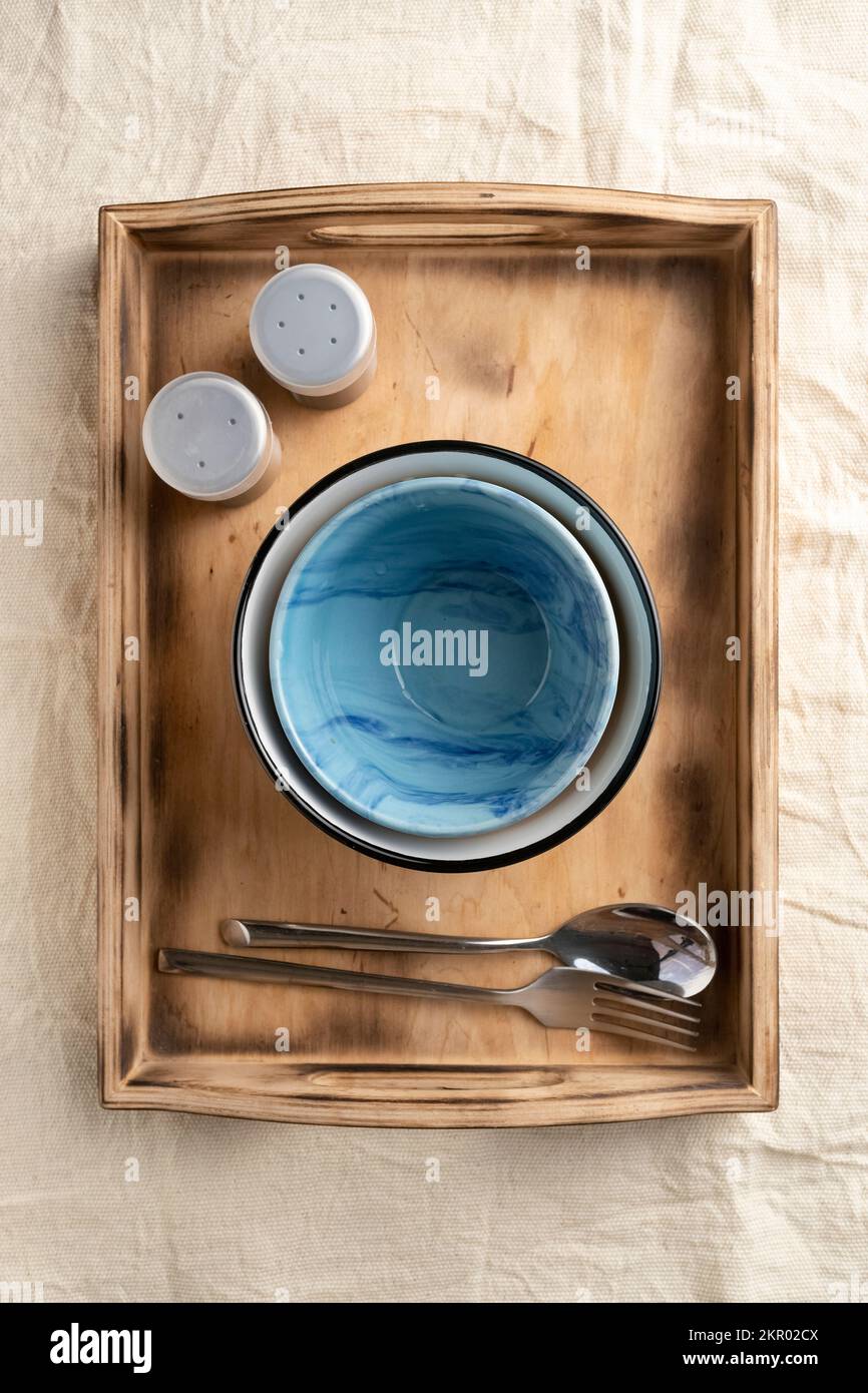 Empty dinner bowls in a wooden serving box. Food and catering concept ...