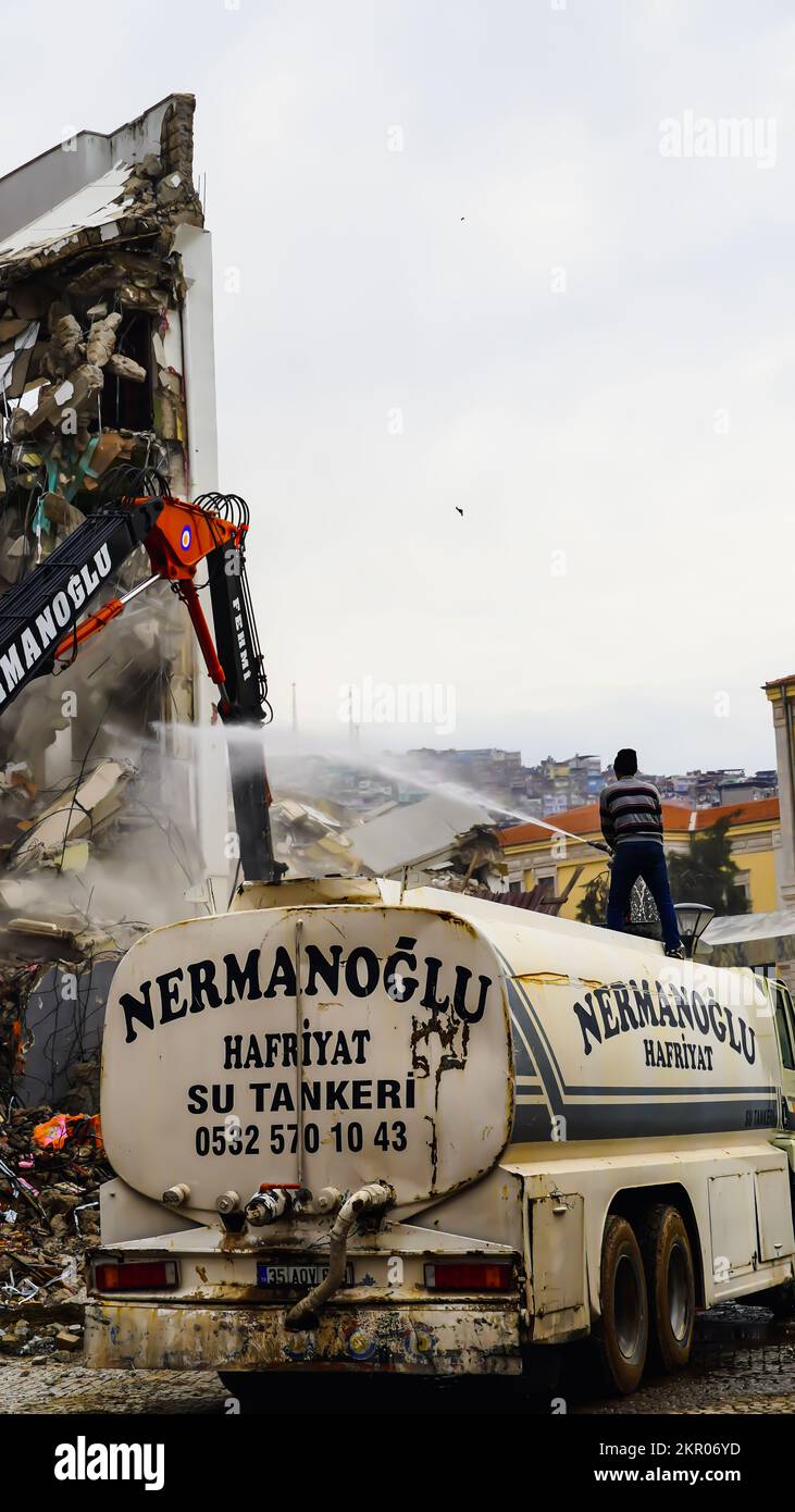 High scale earthquake hi-res stock photography and images - Alamy