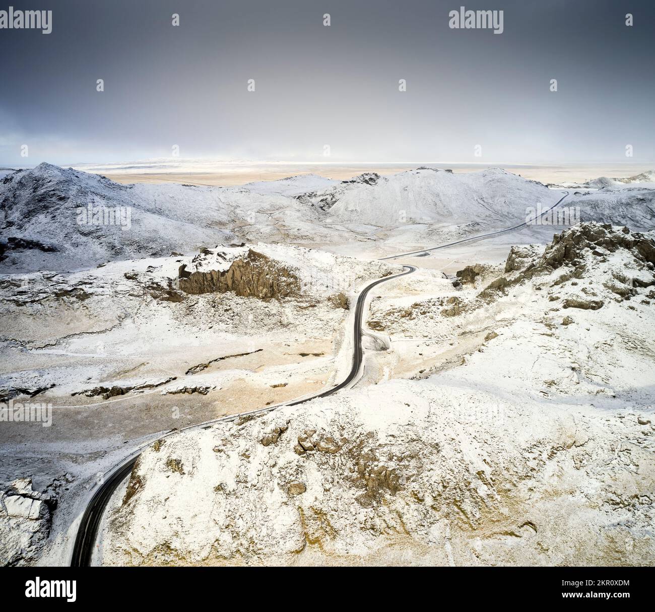 Snowy road between mountains hi-res stock photography and images - Alamy