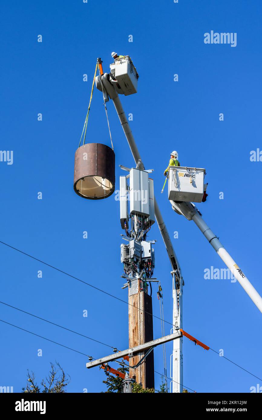 Monopole cellular tower hi-res stock photography and images - Alamy