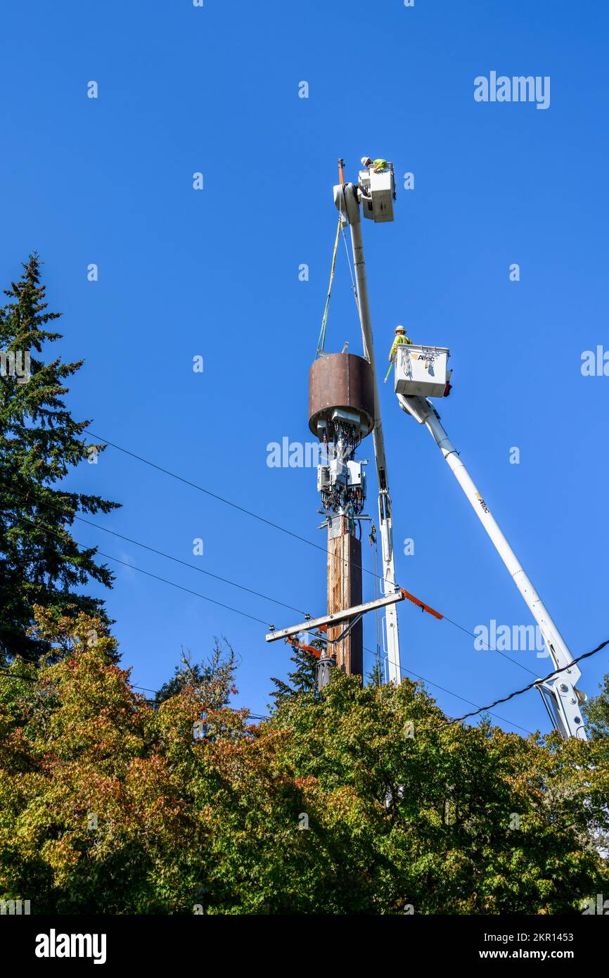 Monopole cellular tower hi-res stock photography and images - Alamy