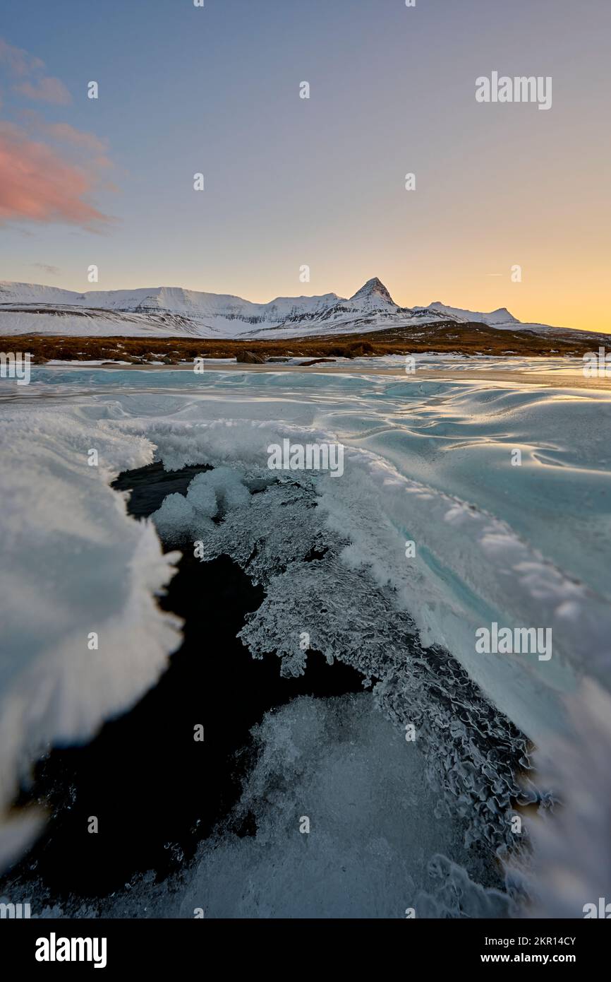 River split view surface hi-res stock photography and images - Alamy