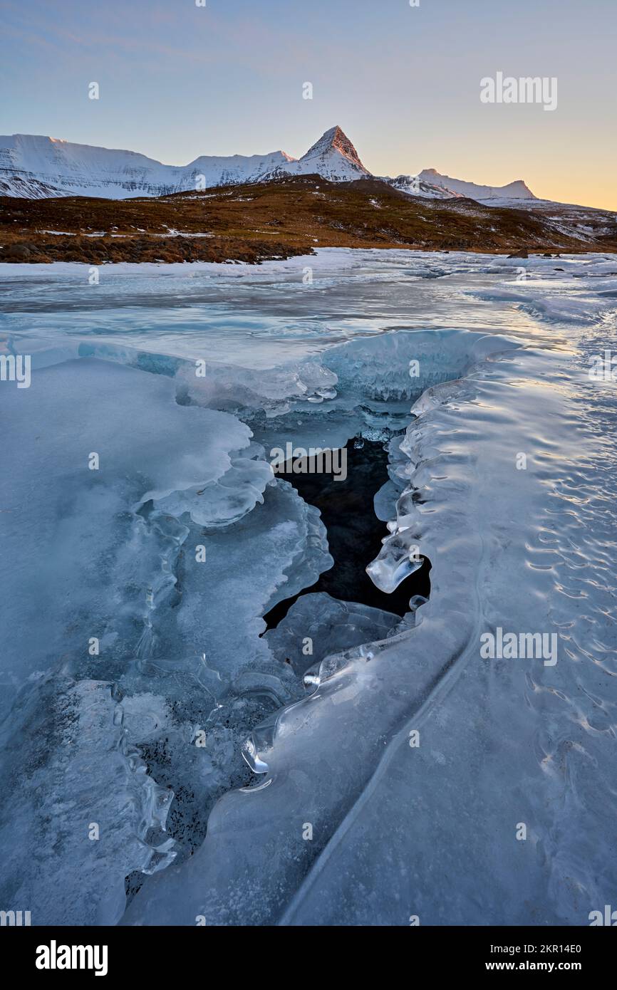 River split view surface hi-res stock photography and images - Alamy