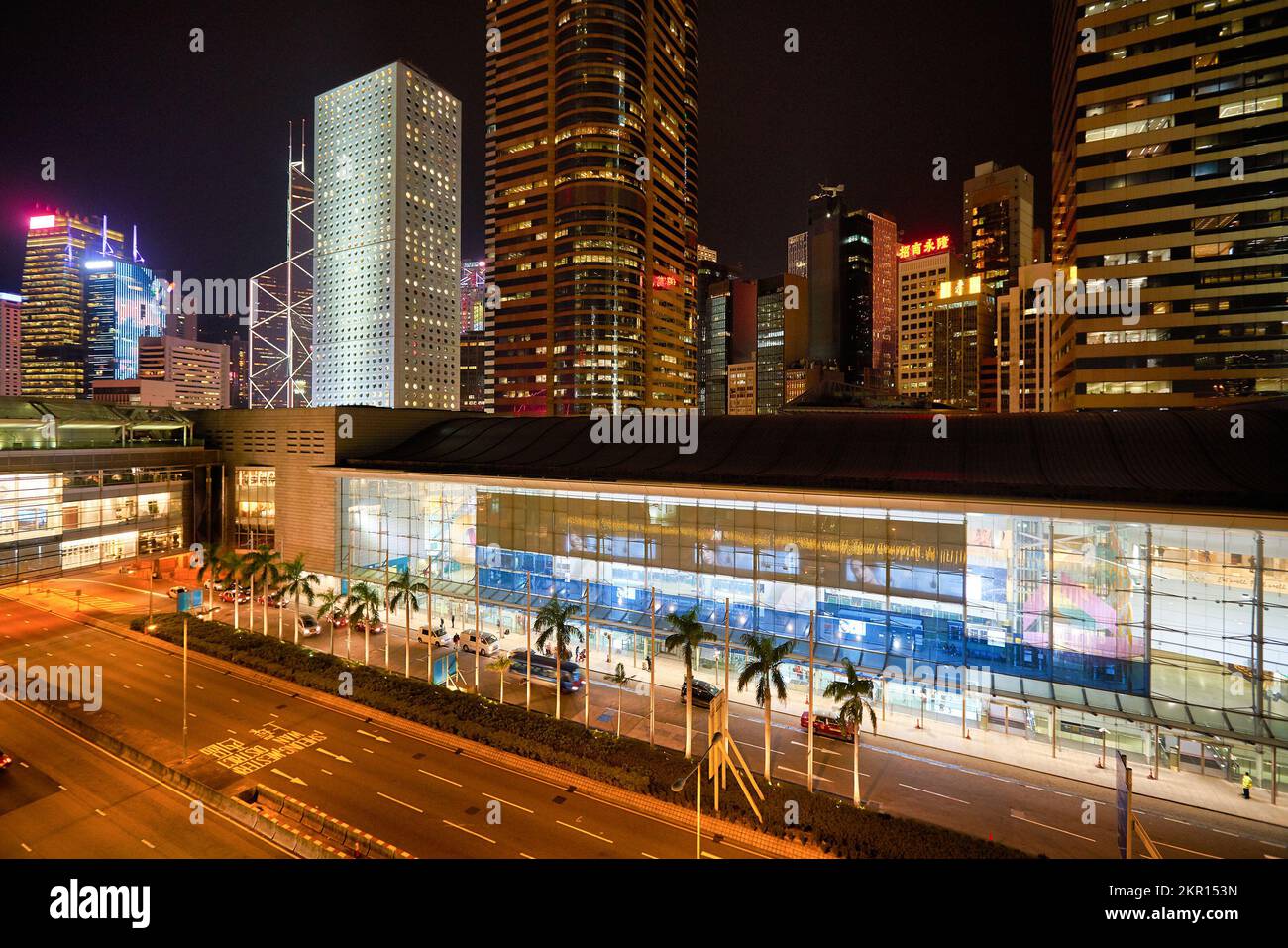 Hong kong mtr station skyscraper hi-res stock photography and images ...