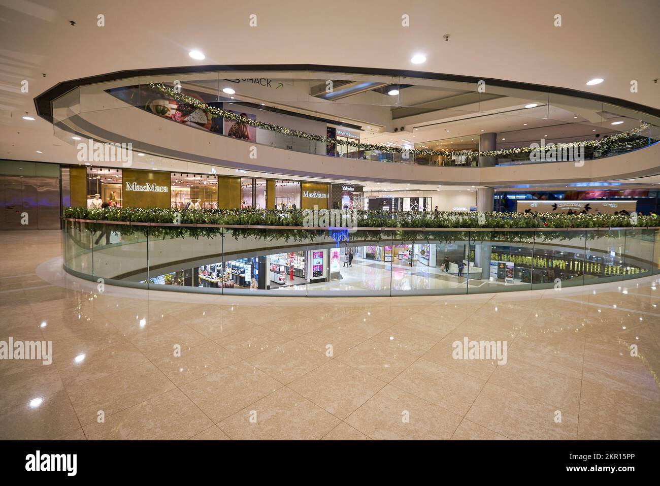 Valextra store hi-res stock photography and images - Alamy
