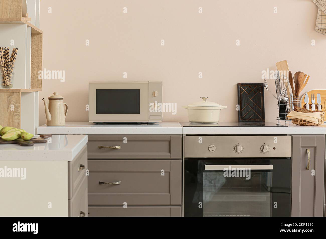 Smart microwave oven hi-res stock photography and images - Alamy
