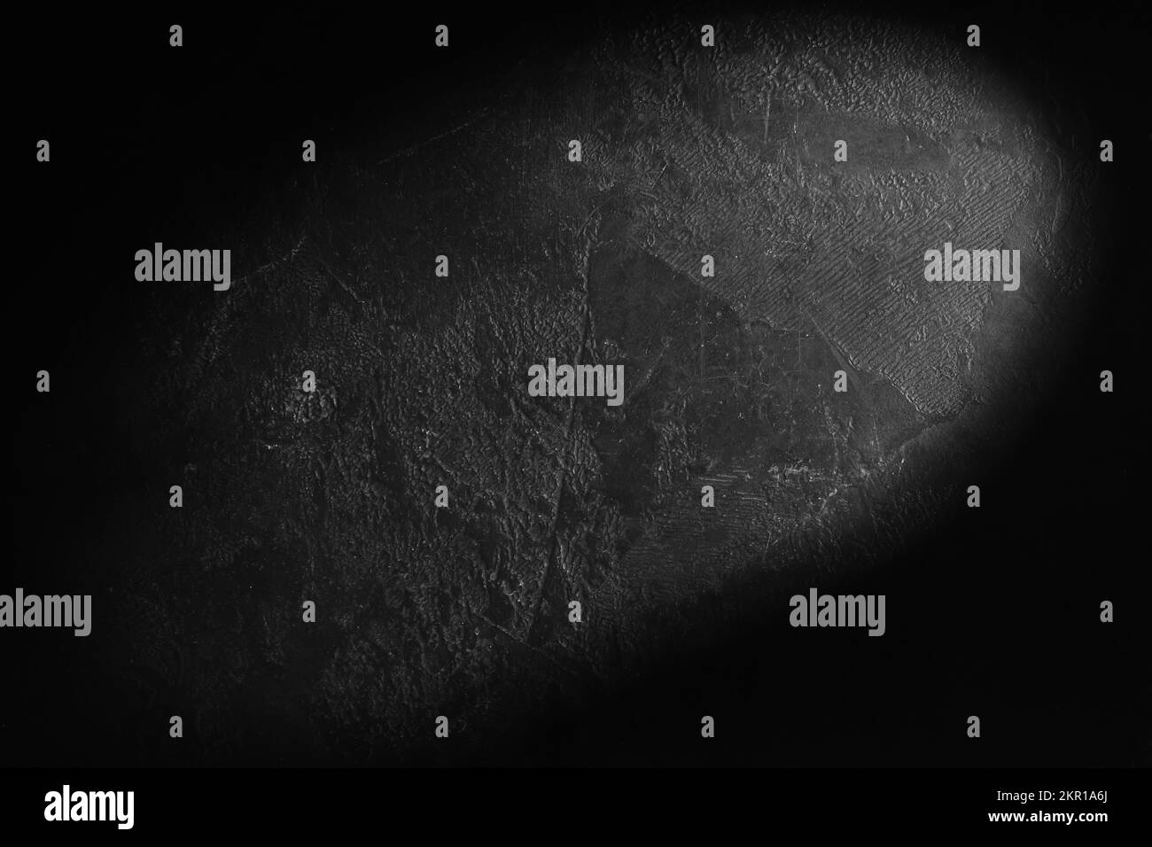 Backlight on black texture background Stock Photo - Alamy