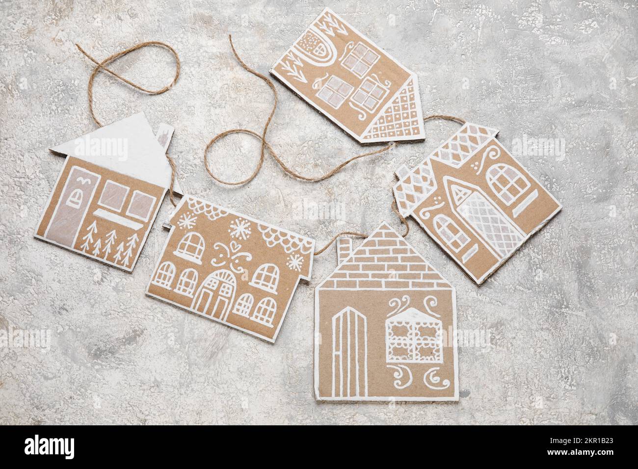 Cardboard houses hi-res stock photography and images - Alamy