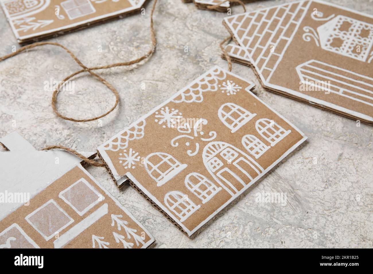 Cardboard houses hi-res stock photography and images - Alamy