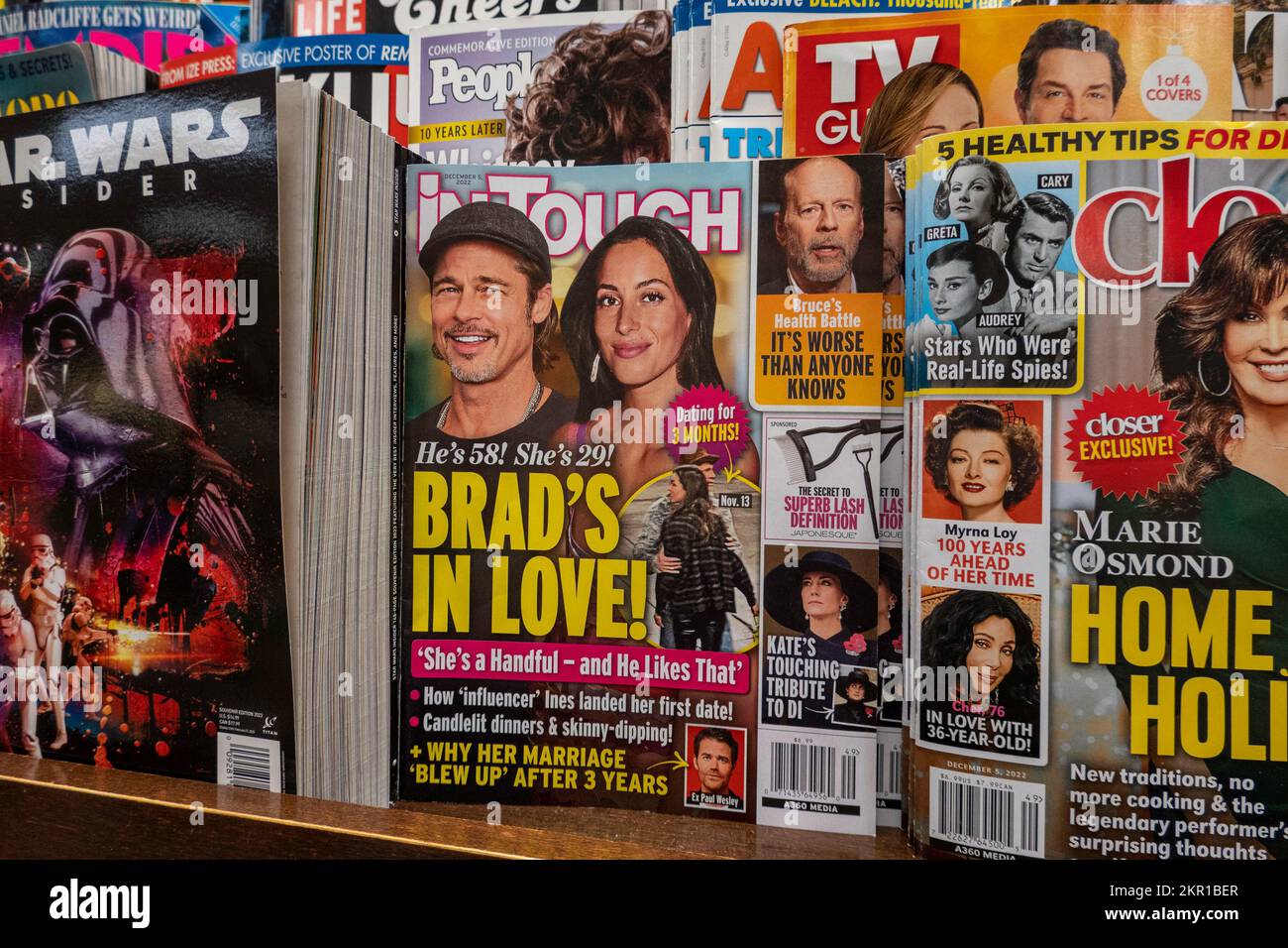 Barnes & Noble Booksellers on Fifth Avenue in New York City has a large ...