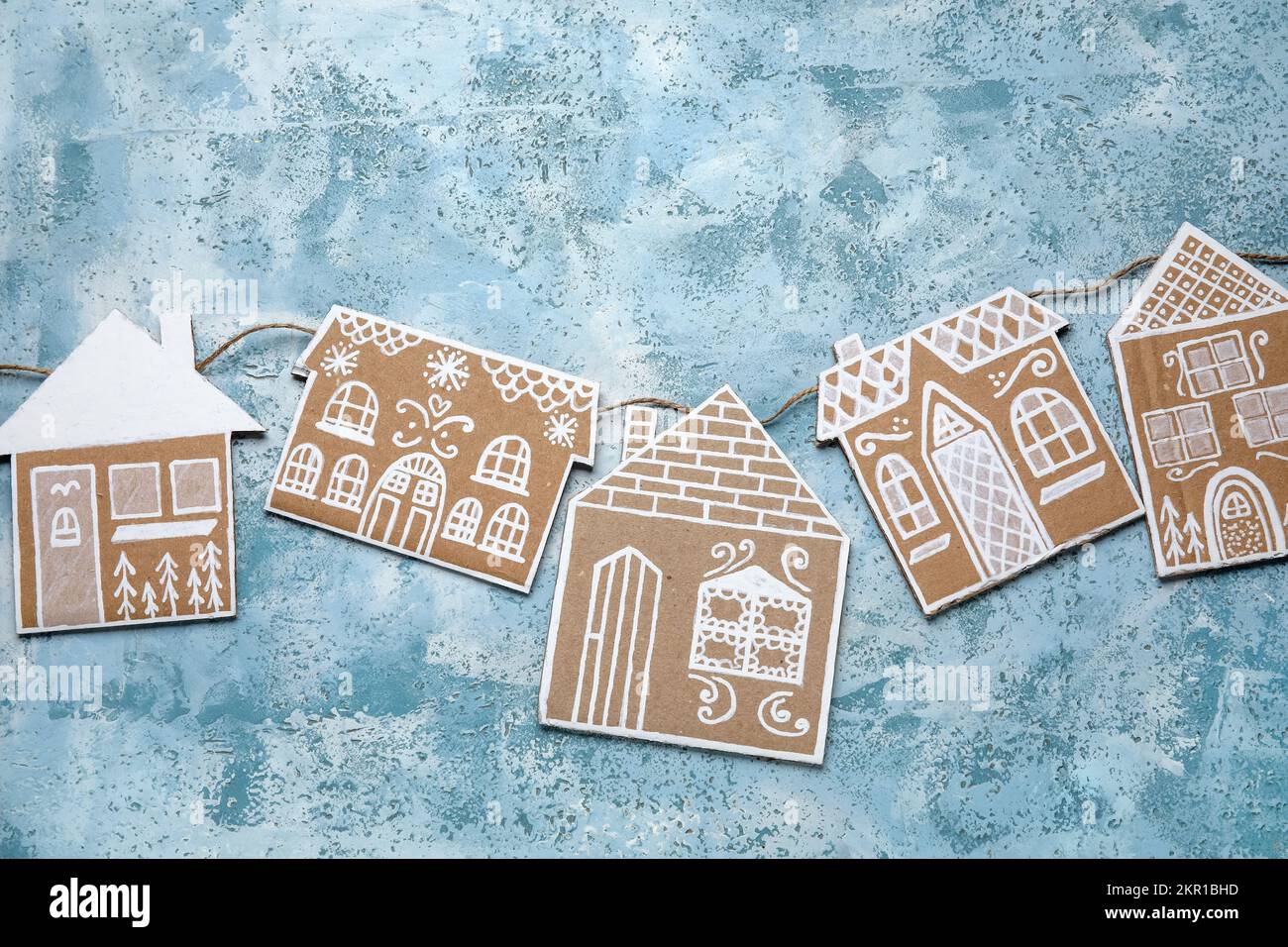 Cardboard houses hi-res stock photography and images - Alamy