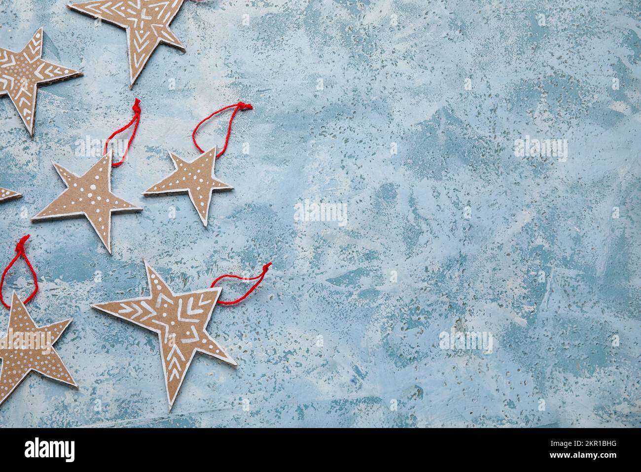 Christmas cardboard stars on grunge background Stock Photo - Alamy