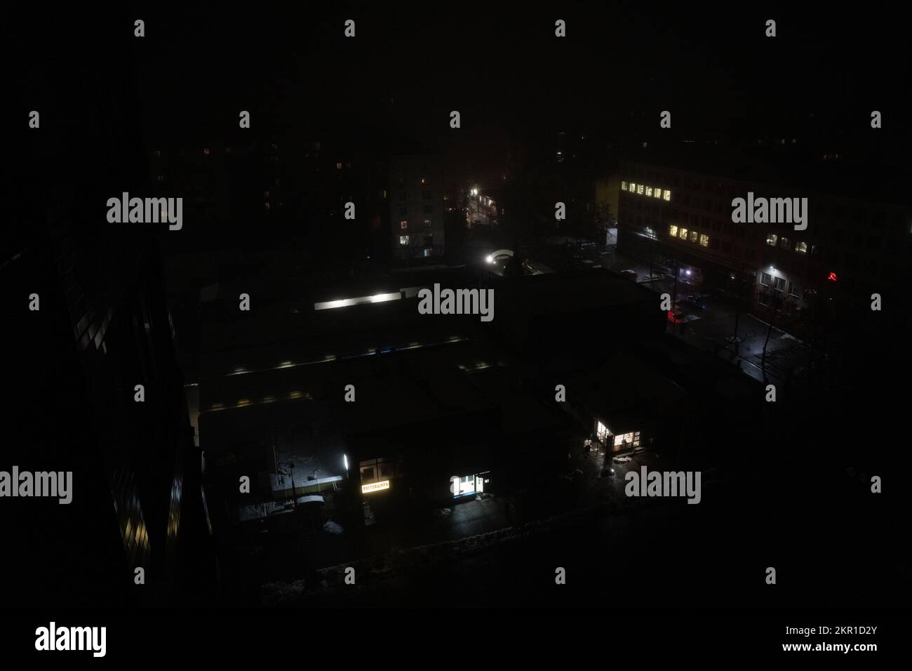 Kyiv city in blackout after russian missile attack. Town without power ...