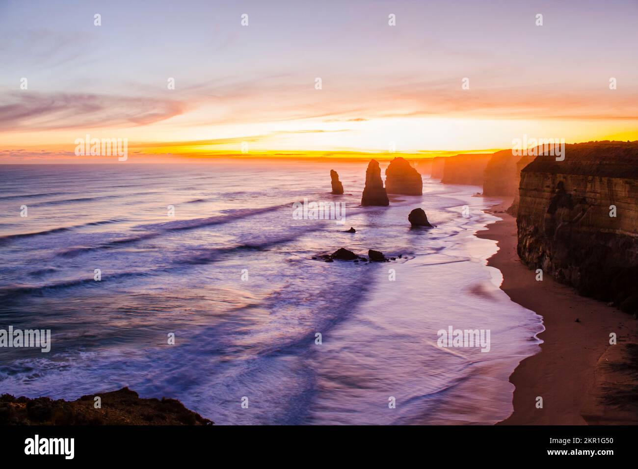 Apostles erosion sandstone limestone hi-res stock photography and ...