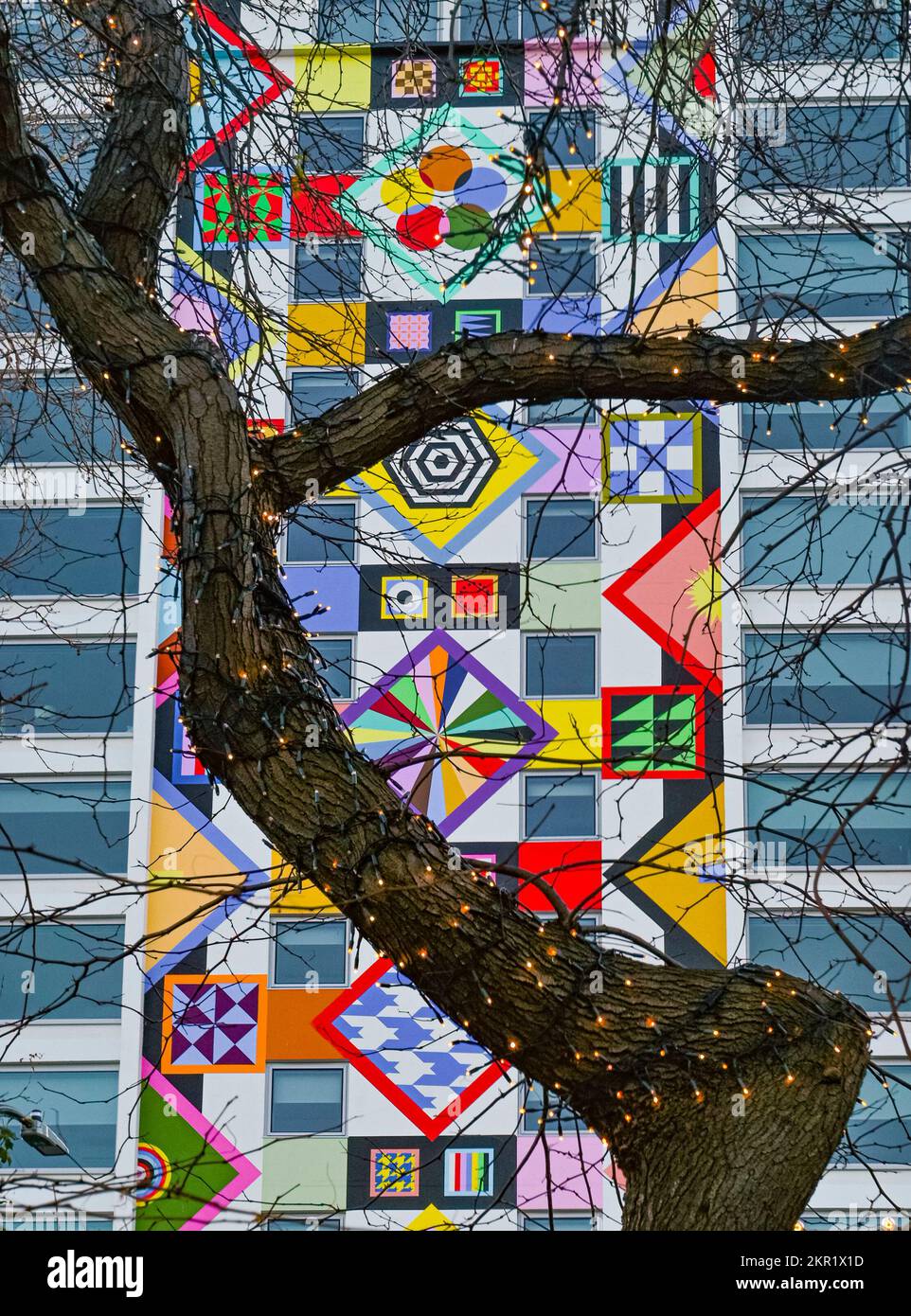 The Berkeley building geometric abstract mural by Douglas Coupland ...
