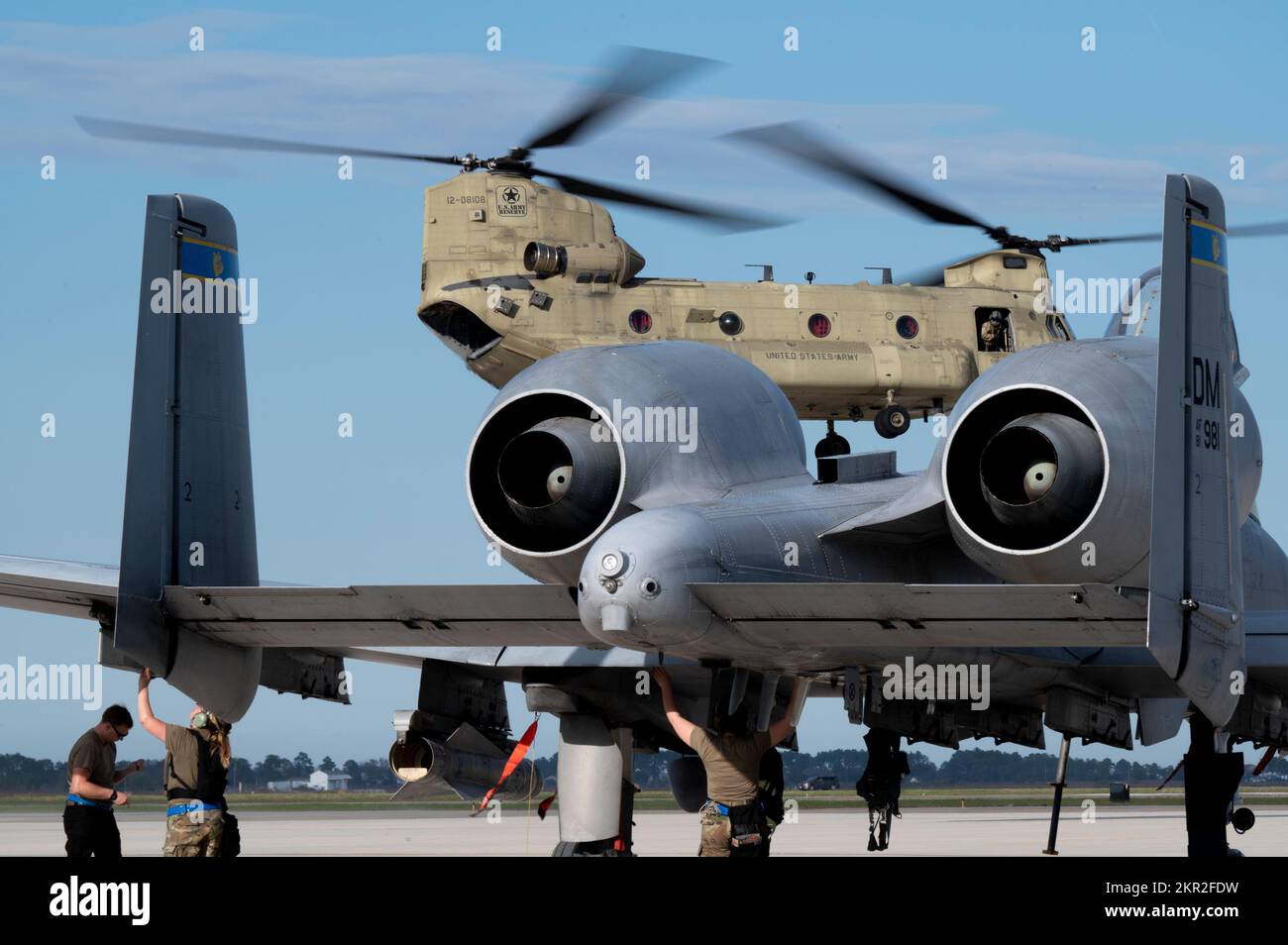 A U.S. Army Ch-47 Chinook prepares for landing in a simluated ...