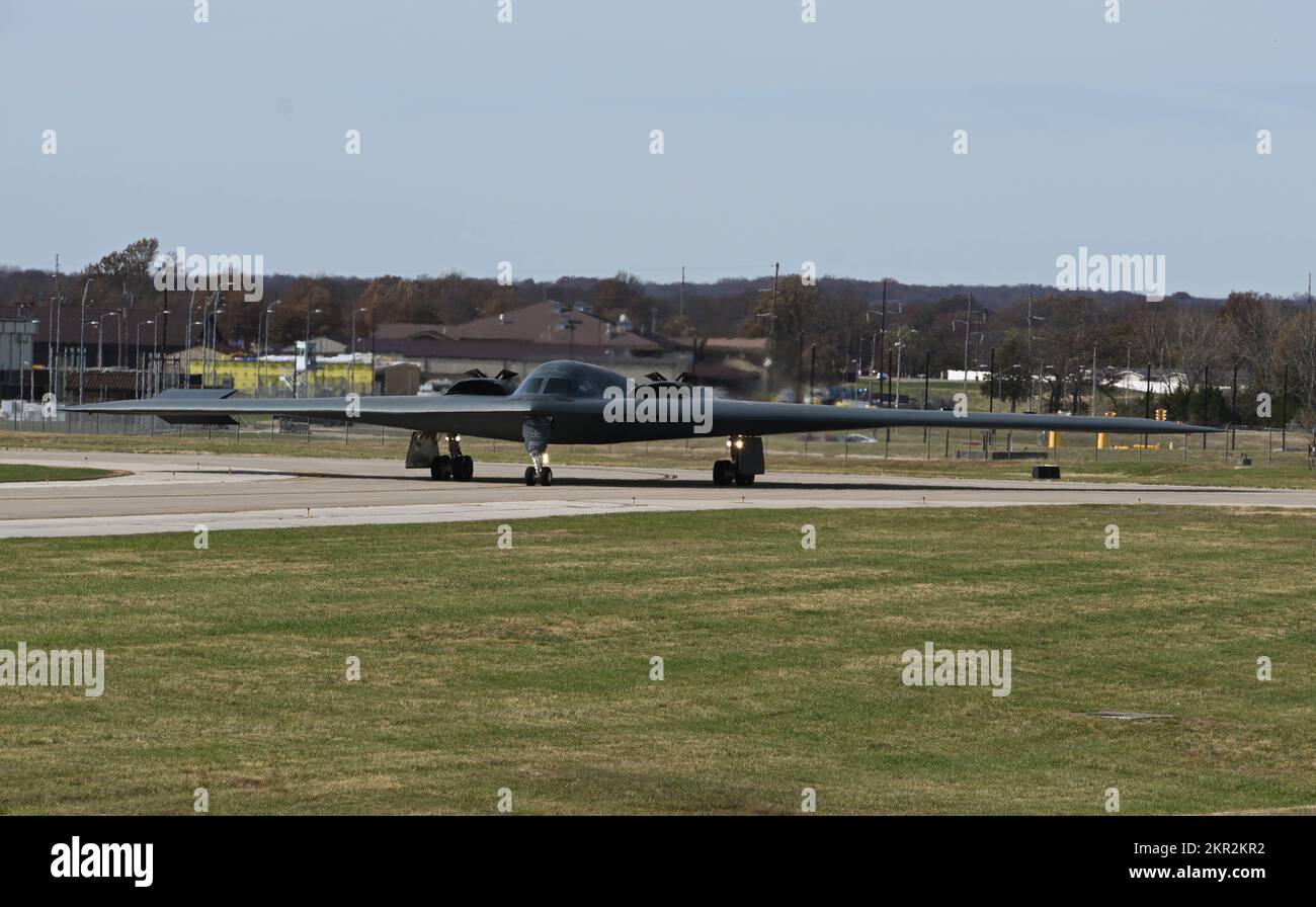 A B-2 Spirit stealth bomber assigned to the 509th Bomb Wing taxis to ...