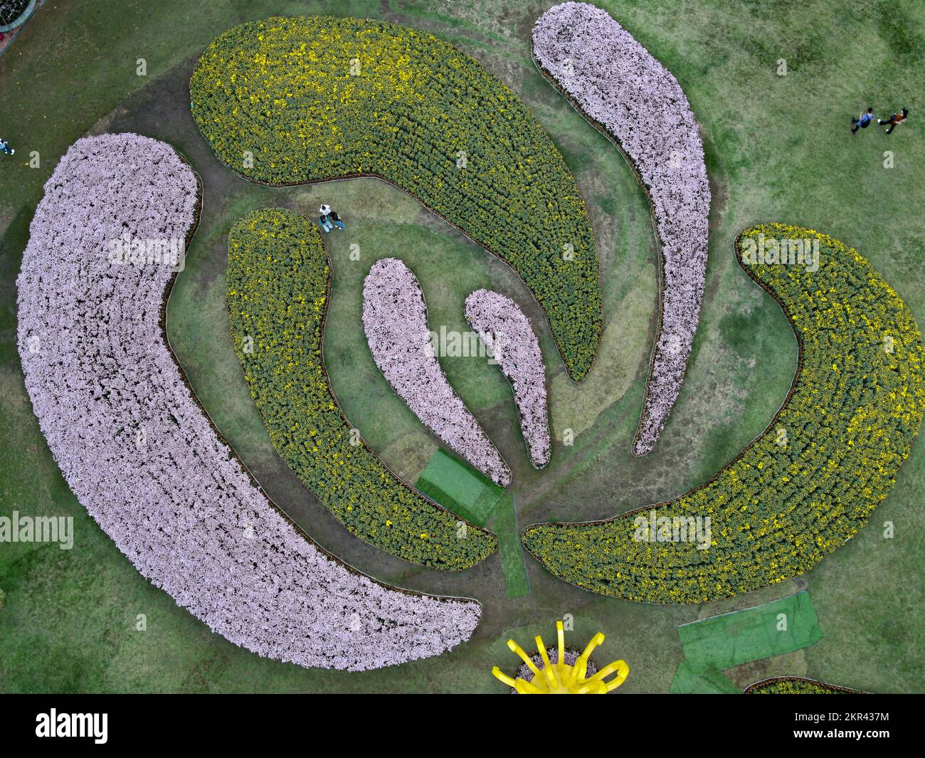 SHANGHAI, CHINA - NOVEMBER 27, 2022 - Aerial photo shows a huge ...