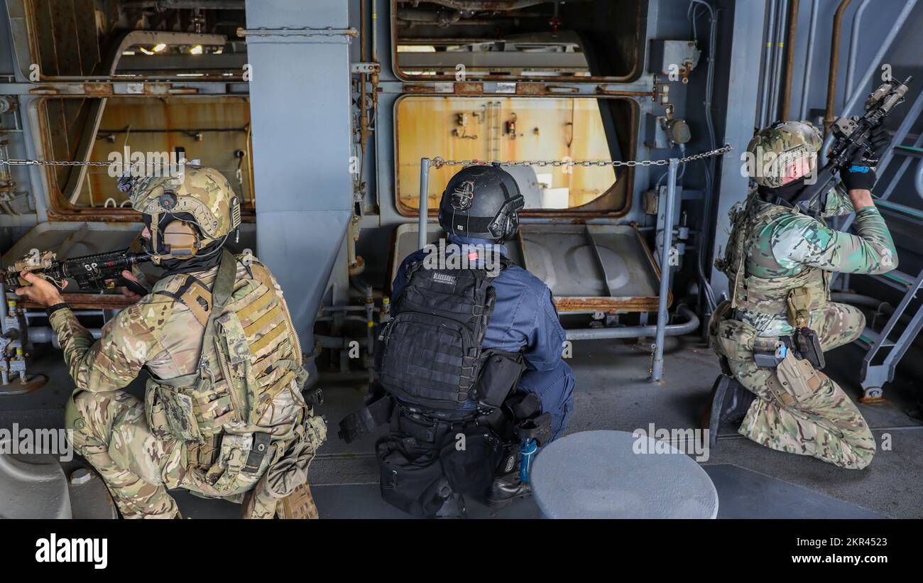 221107-N-AC117-1154 YOKOSUKA, Japan (Nov. 7, 2022) – Sailors with U.S ...