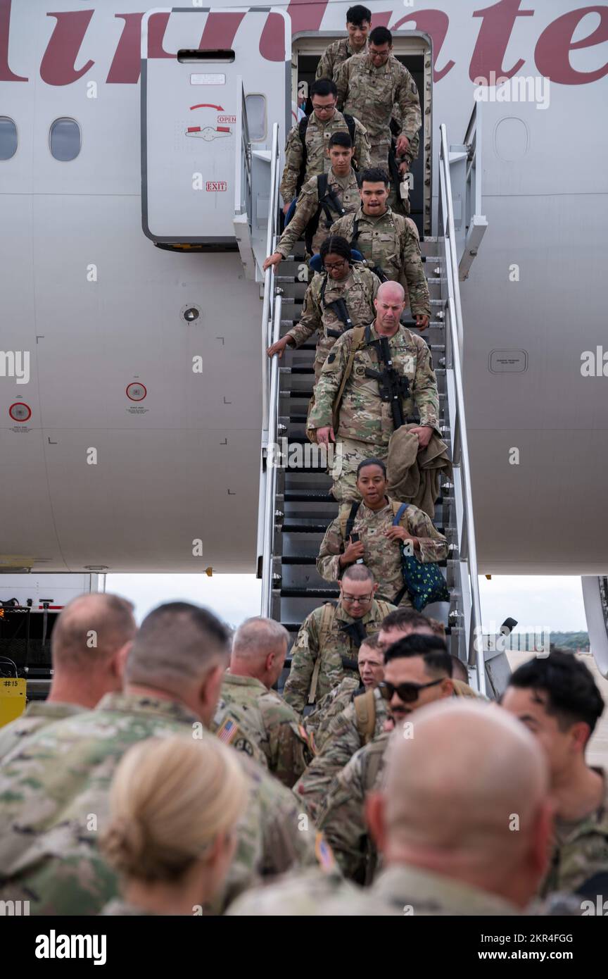 Soldiers in the 3631st Signal Company, 111th Sustainment Brigade, and ...