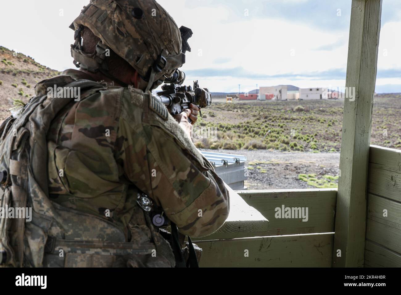 Military Police Soldiers from 728th Military Police Battalion, 8th ...