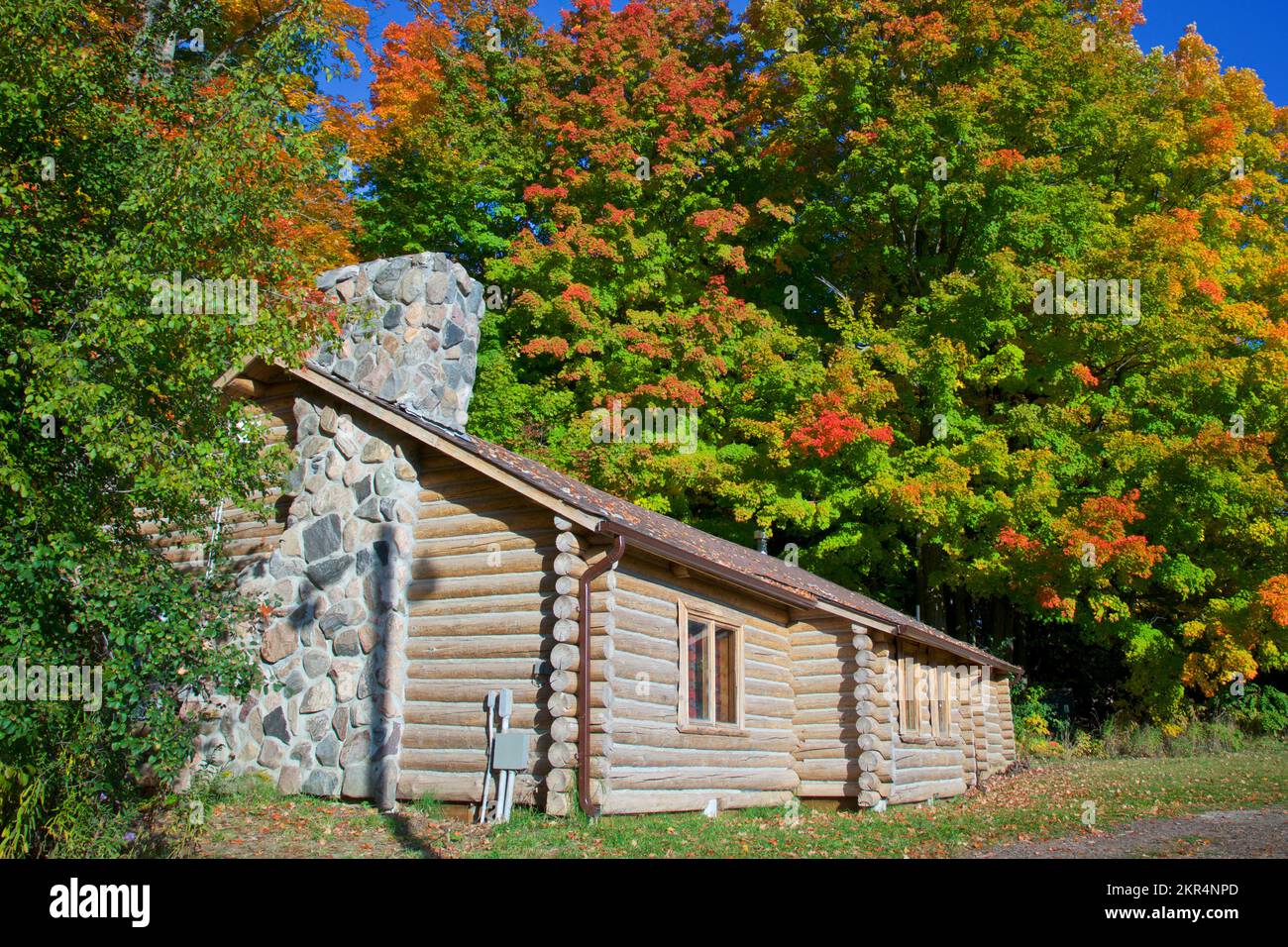 Canadian style wooden log house exterior, King City, Ontario, Canada ...