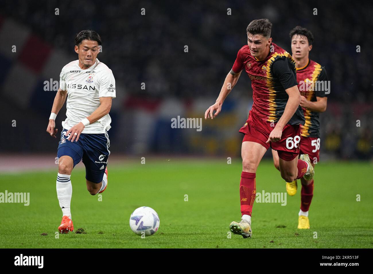 Tokyo, Japan. 28th Nov, 2022. (L-R) Ryuta Koike (F.Marinos), Benjamin ...