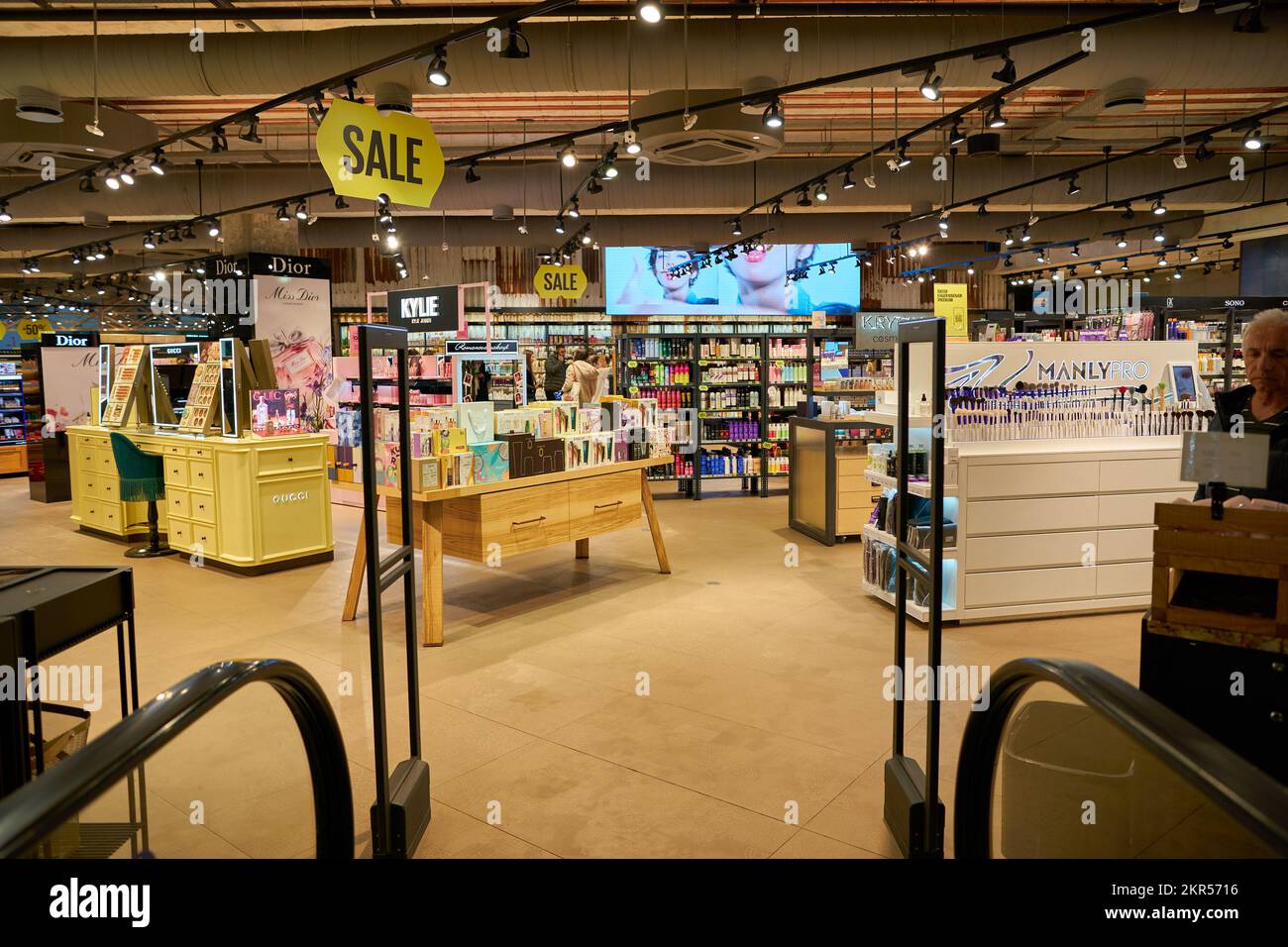 SAINT PETERSBURG, RUSSIA - CIRCA SEPTEMBER, 2022: interior shot of Gold Apple store at Nevsky ...