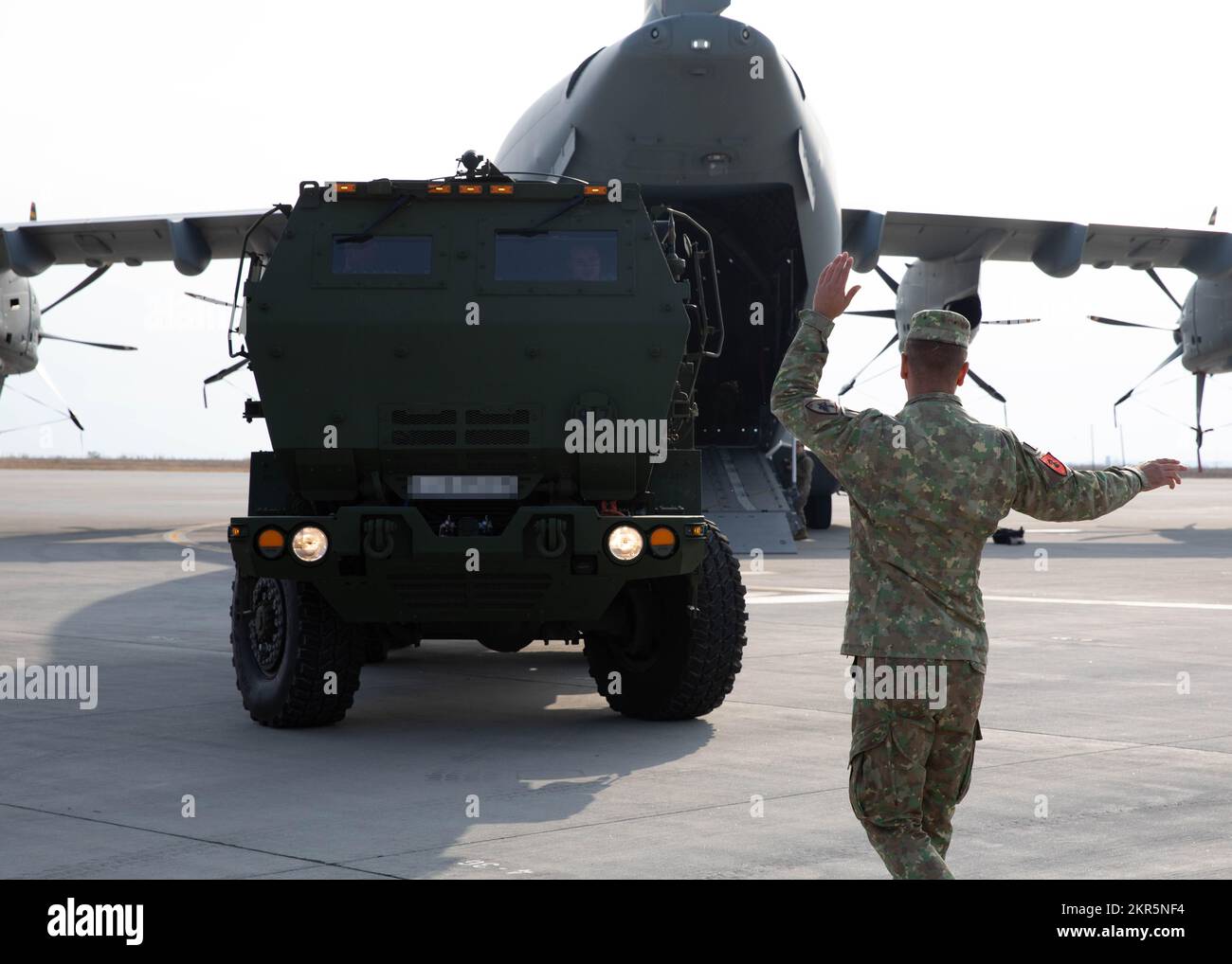 Personnel from the Romanian Land Forces 8th Tactical Operational ...