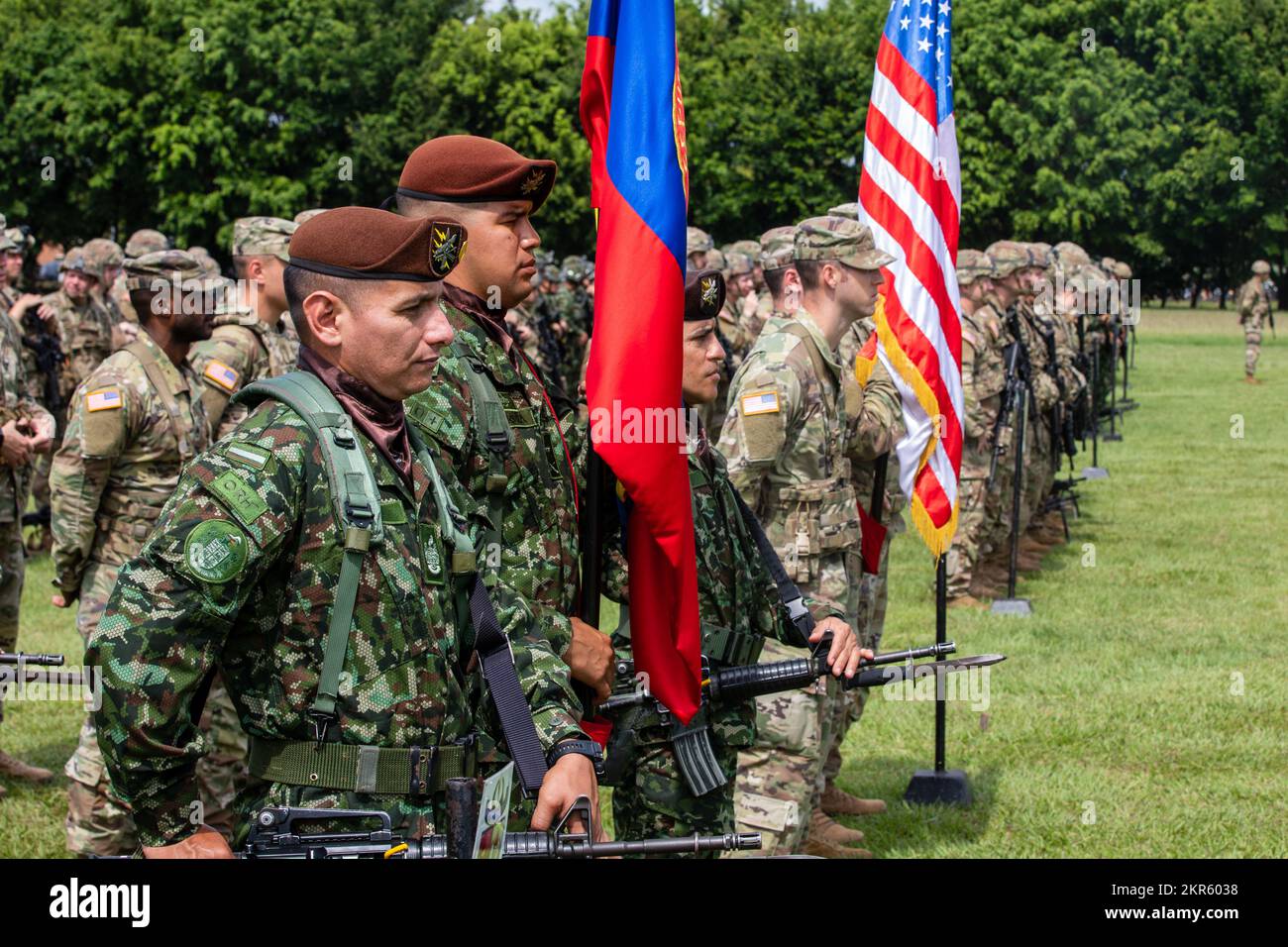 Colombian Army and U.S. Army Soldiers from the Effingham-based, Bravo ...