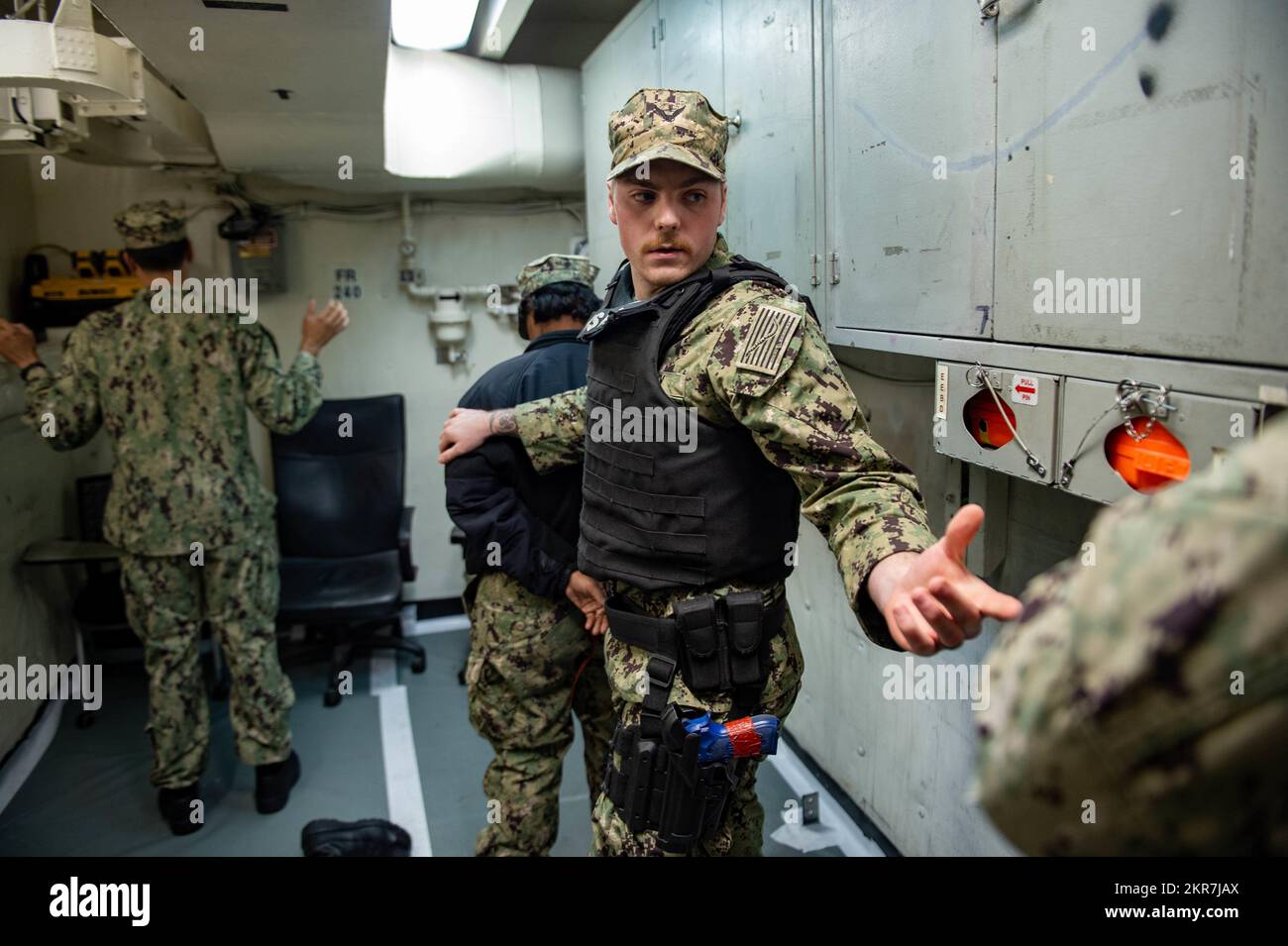 221109-N-JU916-1029 NORFOLK, Va. (Nov. 09, 2022) Engineman 3rd Class ...