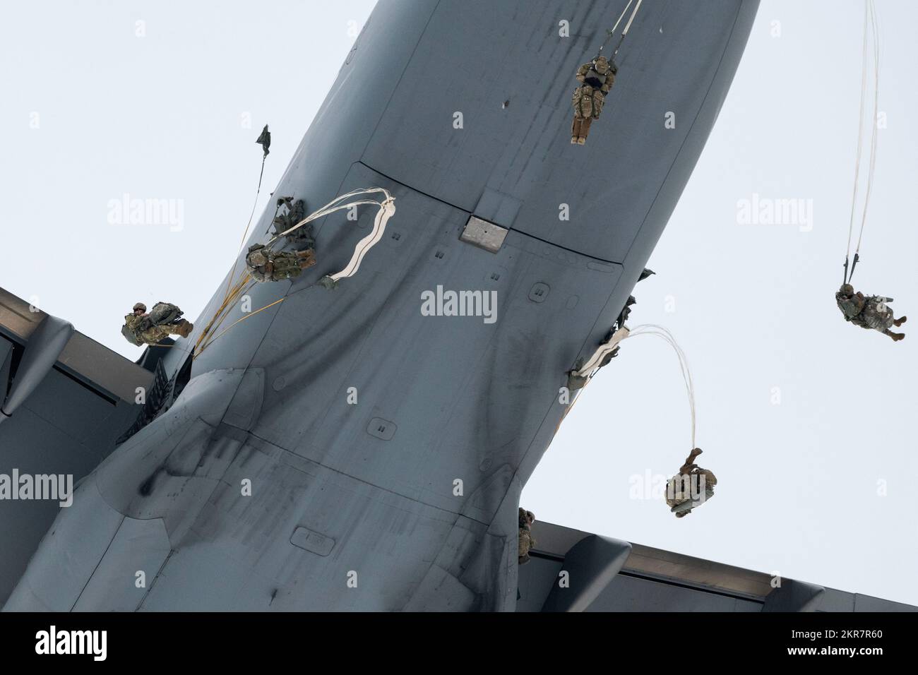 U.S. Army paratroopers assigned to the 2nd Battalion, 377th Parachute ...