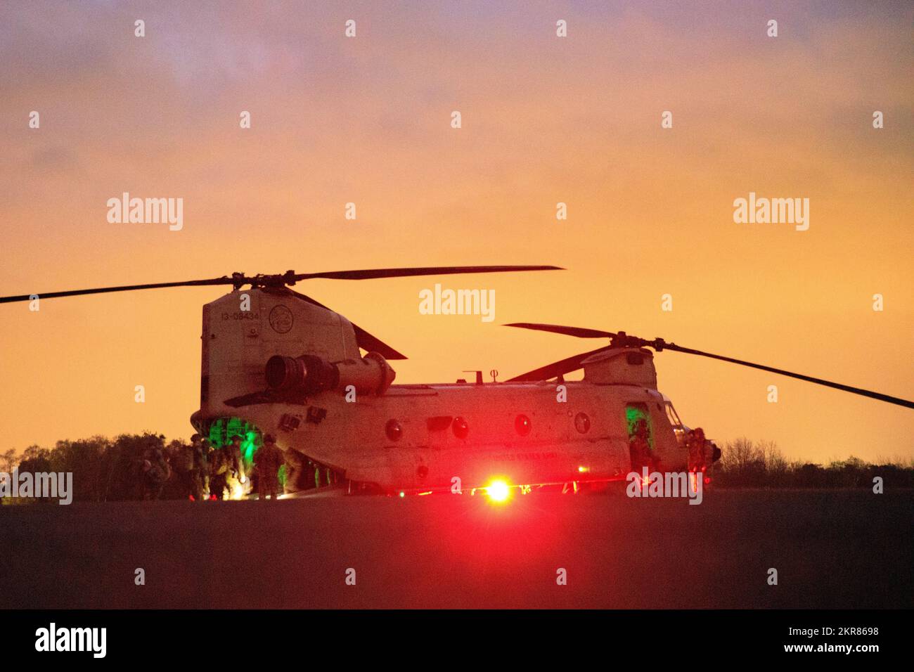 A U.S. Army CH-47F Chinook helicopter from 1st Battalion, 214th ...