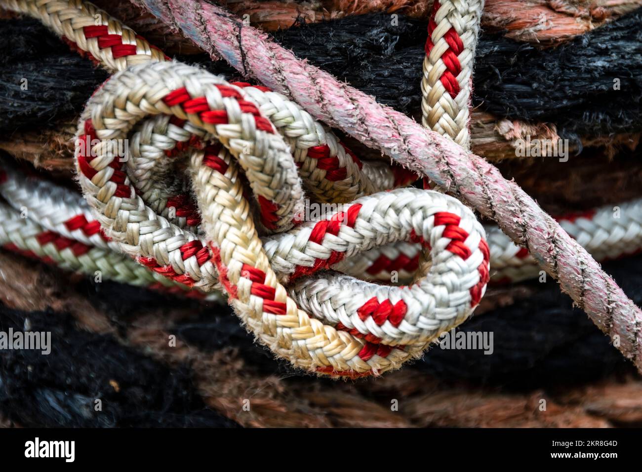 Intertwined rope hi-res stock photography and images - Alamy