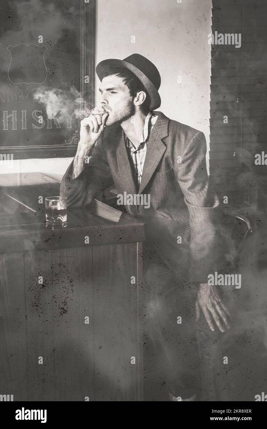 Smoking drinking 1930's hi-res stock photography and images - Alamy
