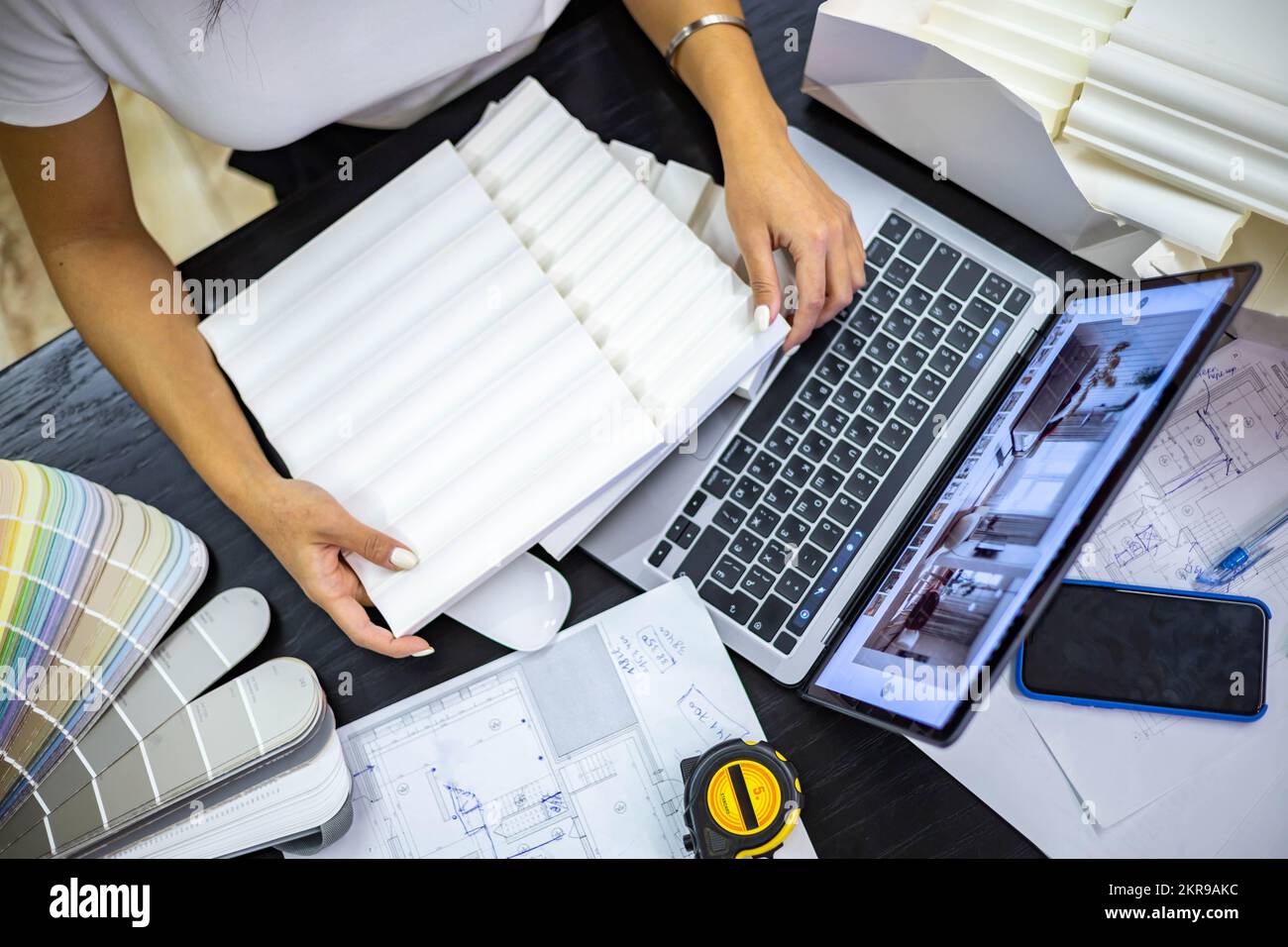 Khabarovsk, Russia, Desember 16, 2021. Closeup female interior designer ...