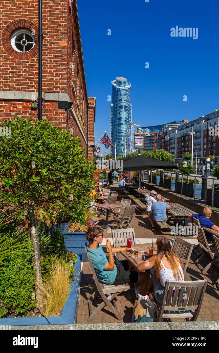 Old Customs House Pub on Gunwharf Quay, Portsmouth Harbour, Hampshire ...