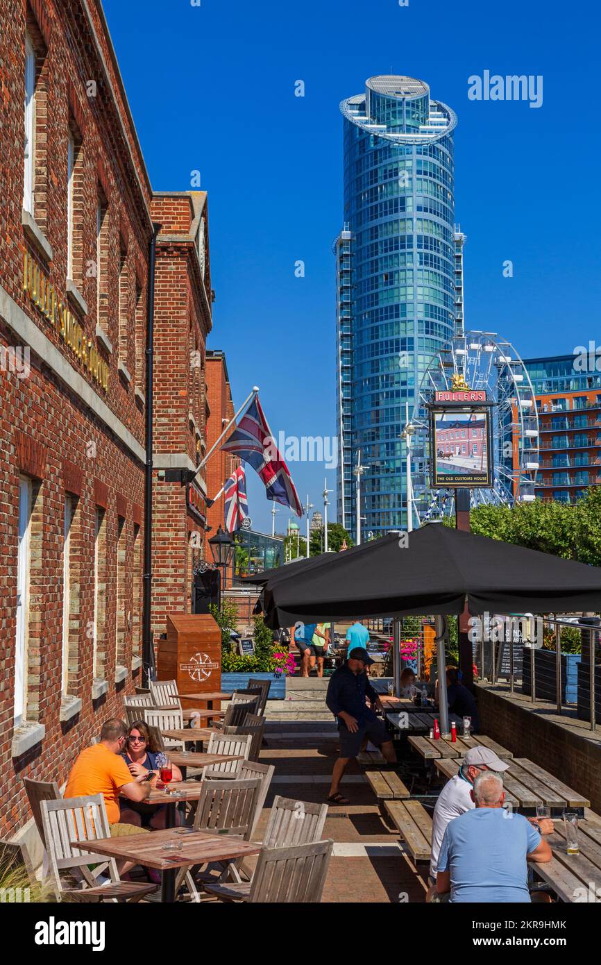 Old customs house gunwharf hi-res stock photography and images - Alamy