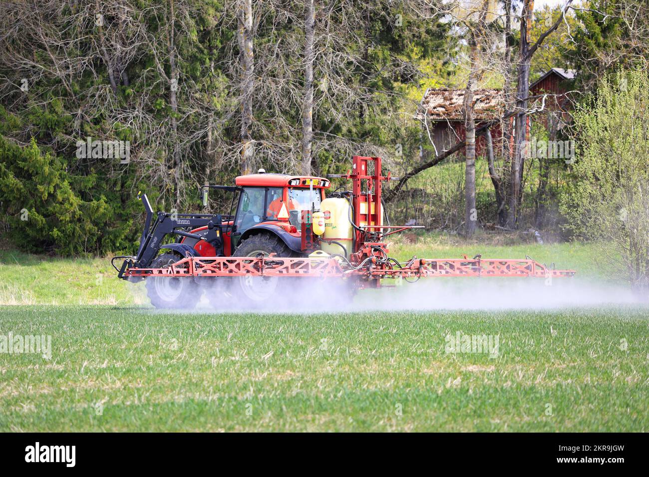 Tractor sprayer on field hi-res stock photography and images - Alamy