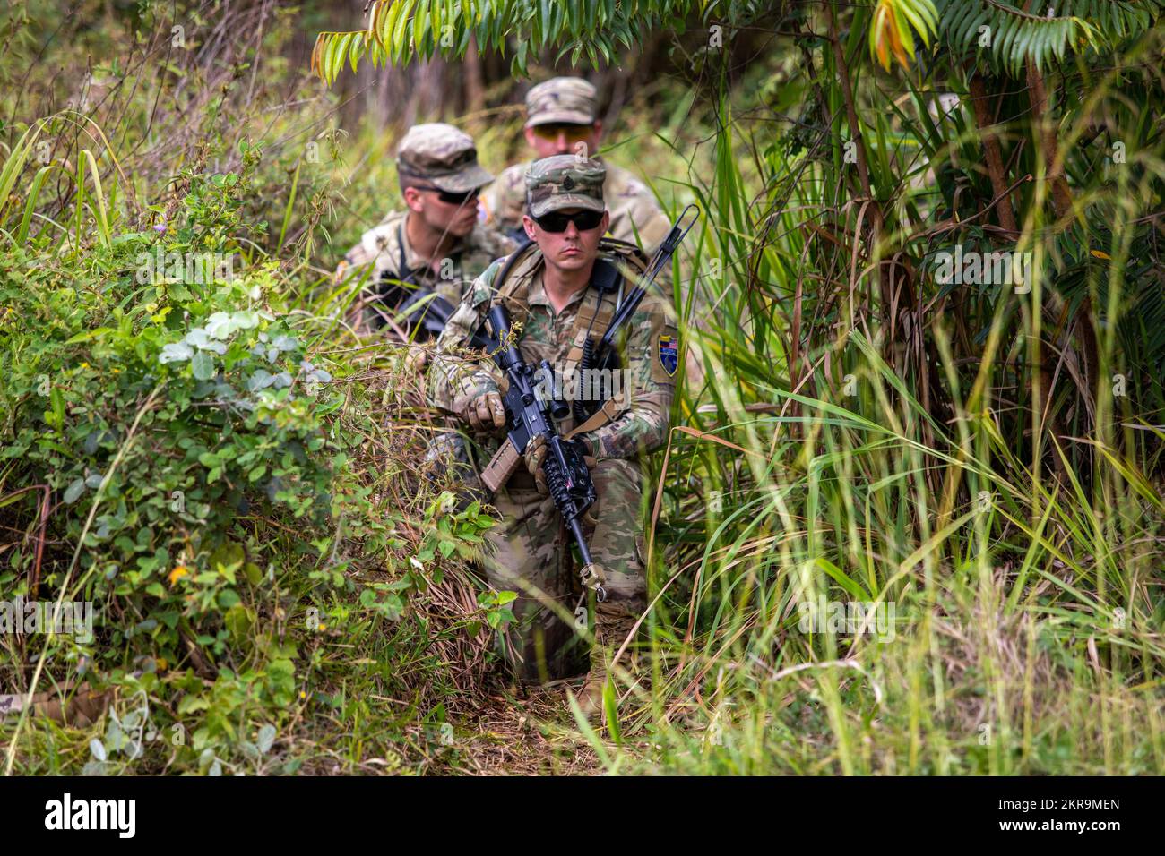 Soldiers assigned to Bravo Company, 2nd Battalion, 130th Infantry ...