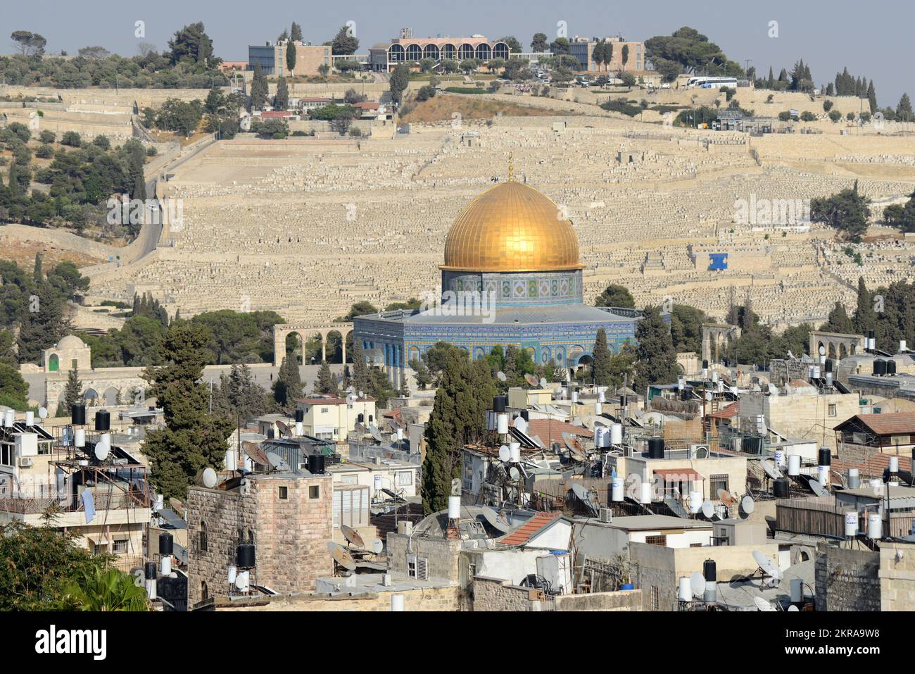 The beautiful Dome of the Rock on top of the Temple Mount in Jerusalem ...