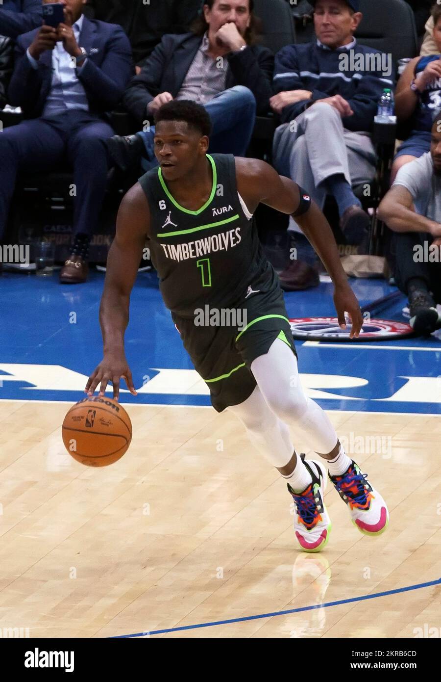 Anthony edwards nba hi-res stock photography and images - Alamy