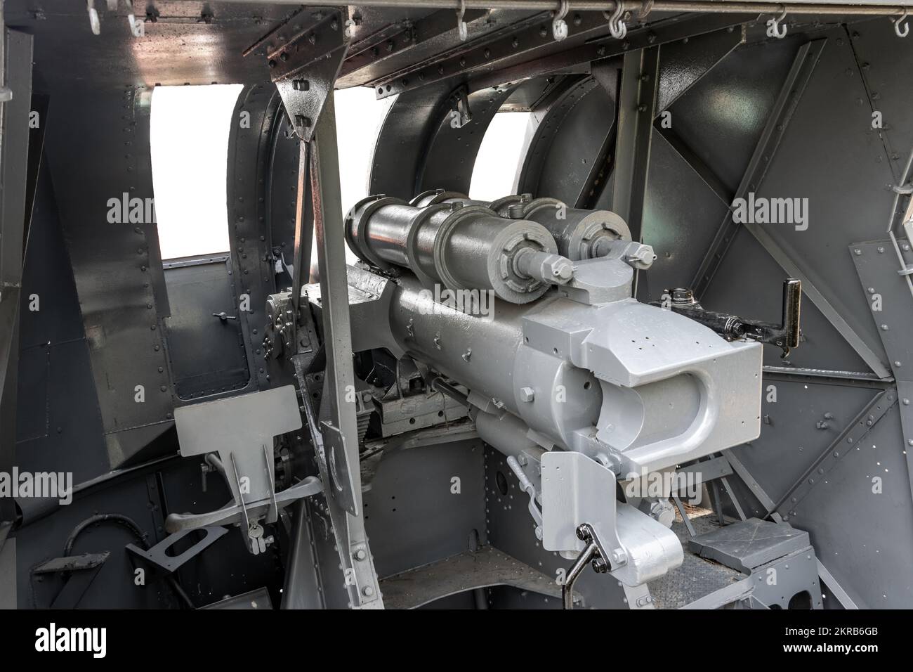 Cannon mechanism in the gun turret Stock Photo - Alamy