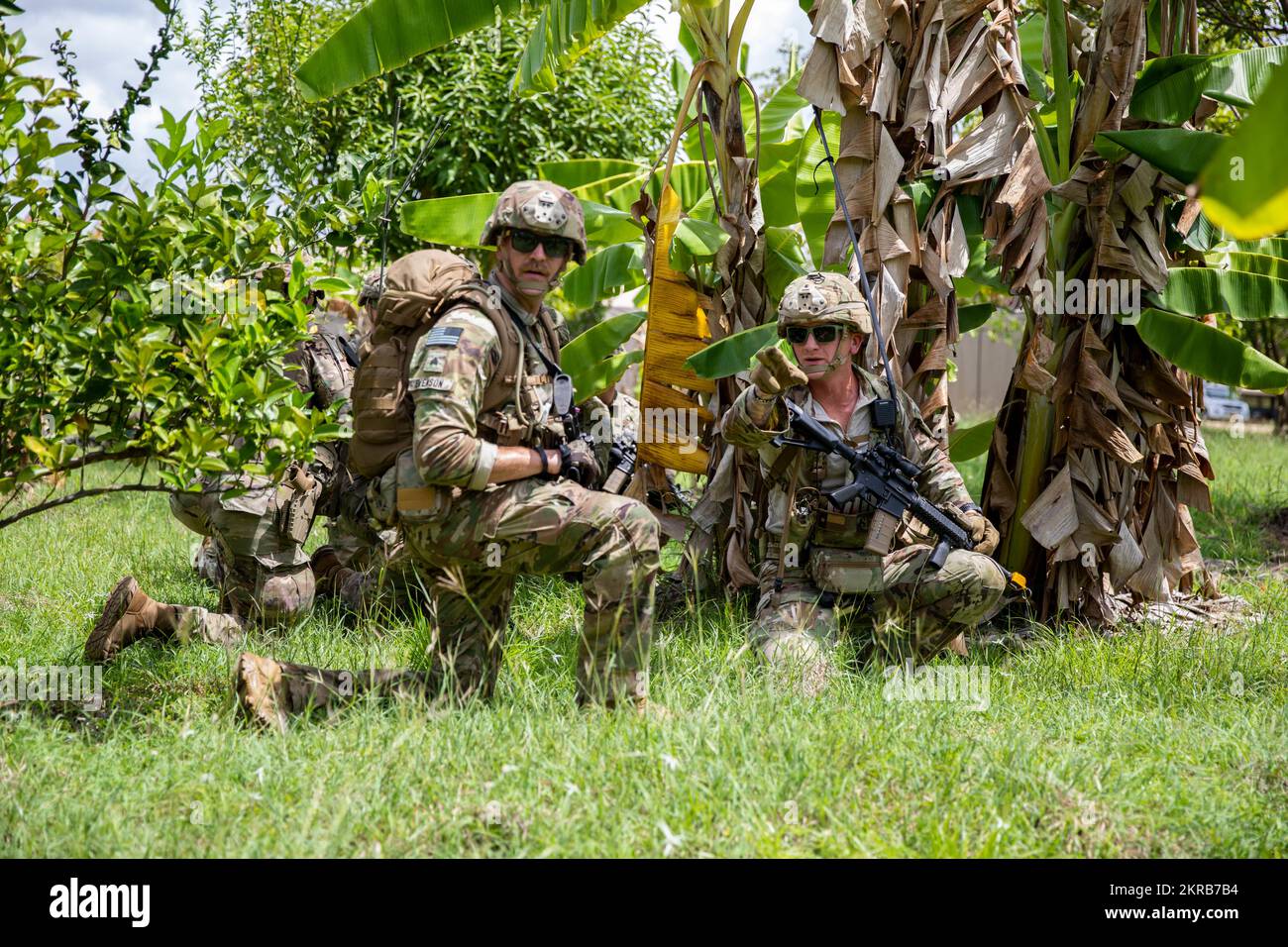 Soldiers assigned to Bravo Company, 2nd Battalion, 130th Infantry ...