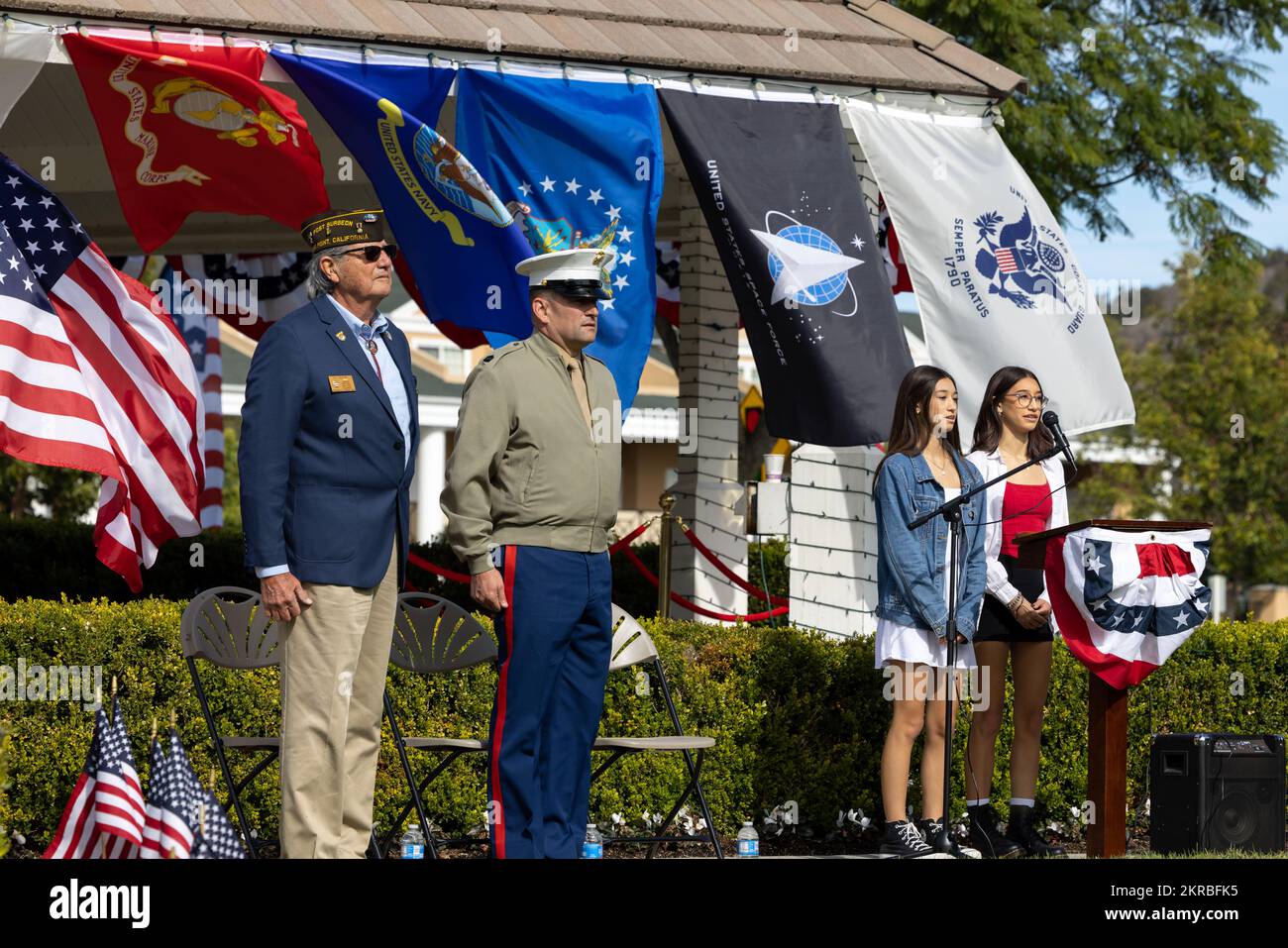 Retired U.S. Army Sgt. Gil Castro and U.S. Marine Master Gunnery Sgt ...