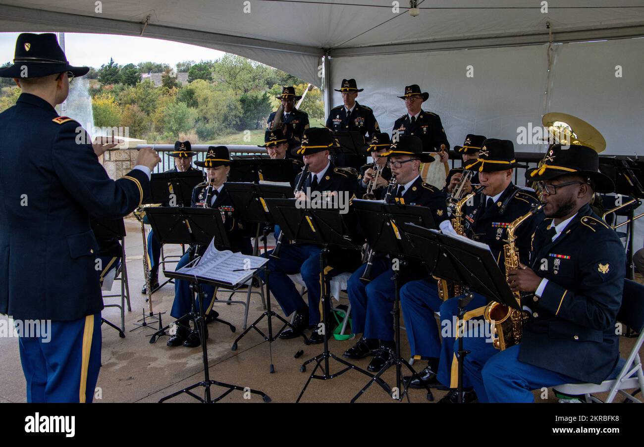 The 1st Cavalry Division Band rehearses before a Veterans Day ceremony ...